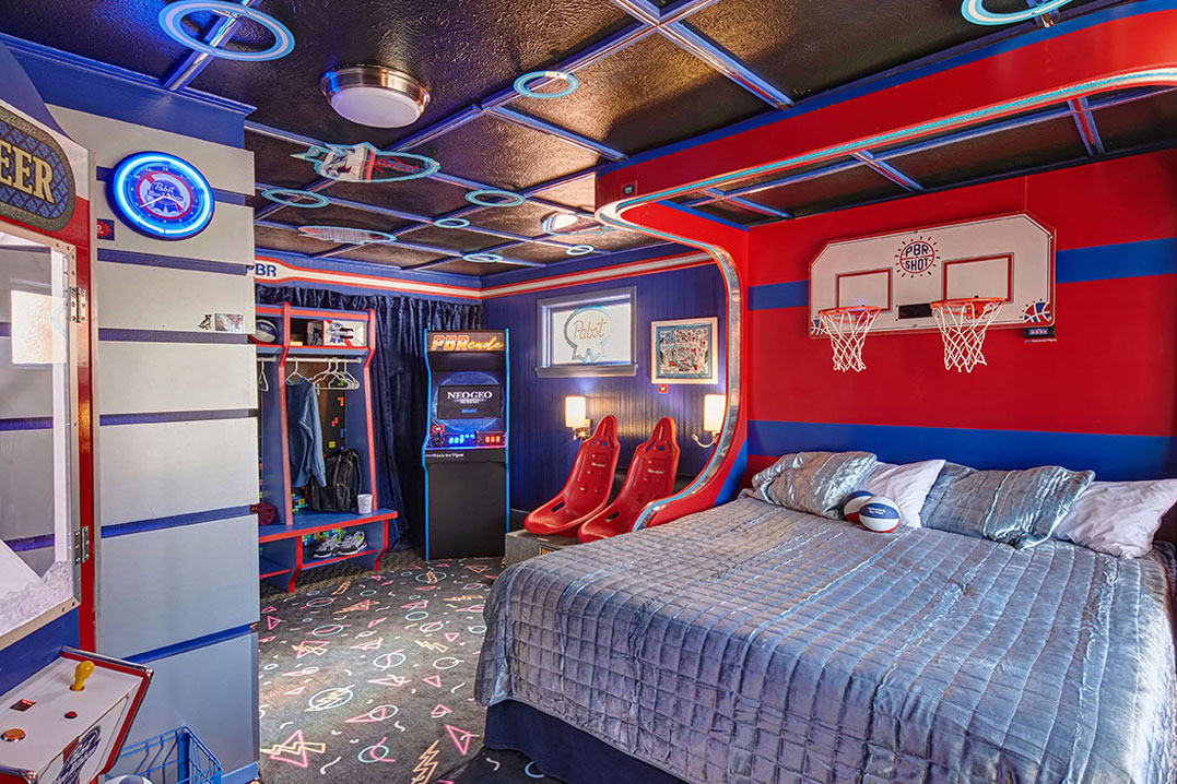Pabst Blue Ribbon opens '80s-themed motel - Ad Age