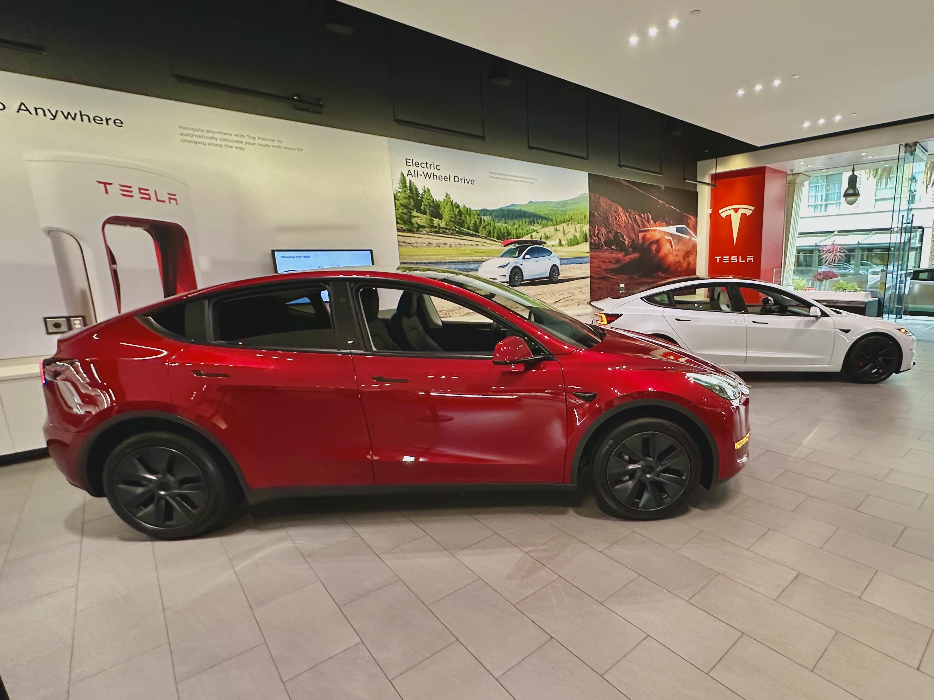 Tesla Q4 net income falls 71% while gross margins slide - Automotive News