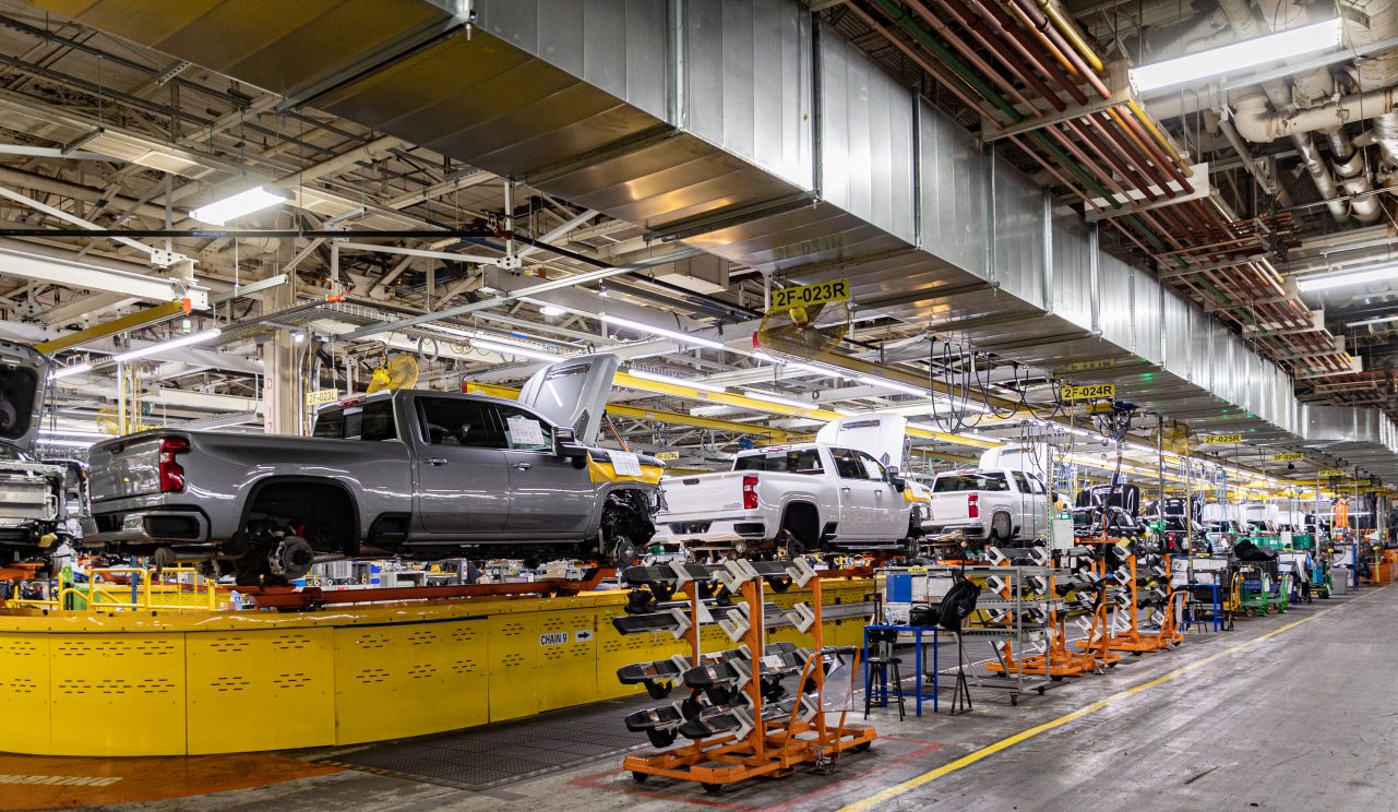 GM Oshawa Assembly Plant third shift gets cut Jan. 30 - Automotive News