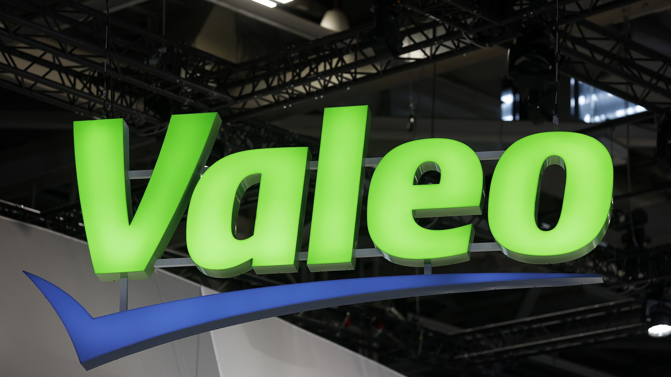 Valeo to cut 1,000 jobs in Europe, close 2 factories - Automotive News