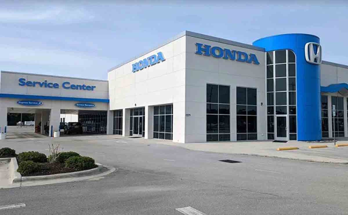 Lithia Motors, Hendrick Automotive buy dealerships; Group 1 sells store ...