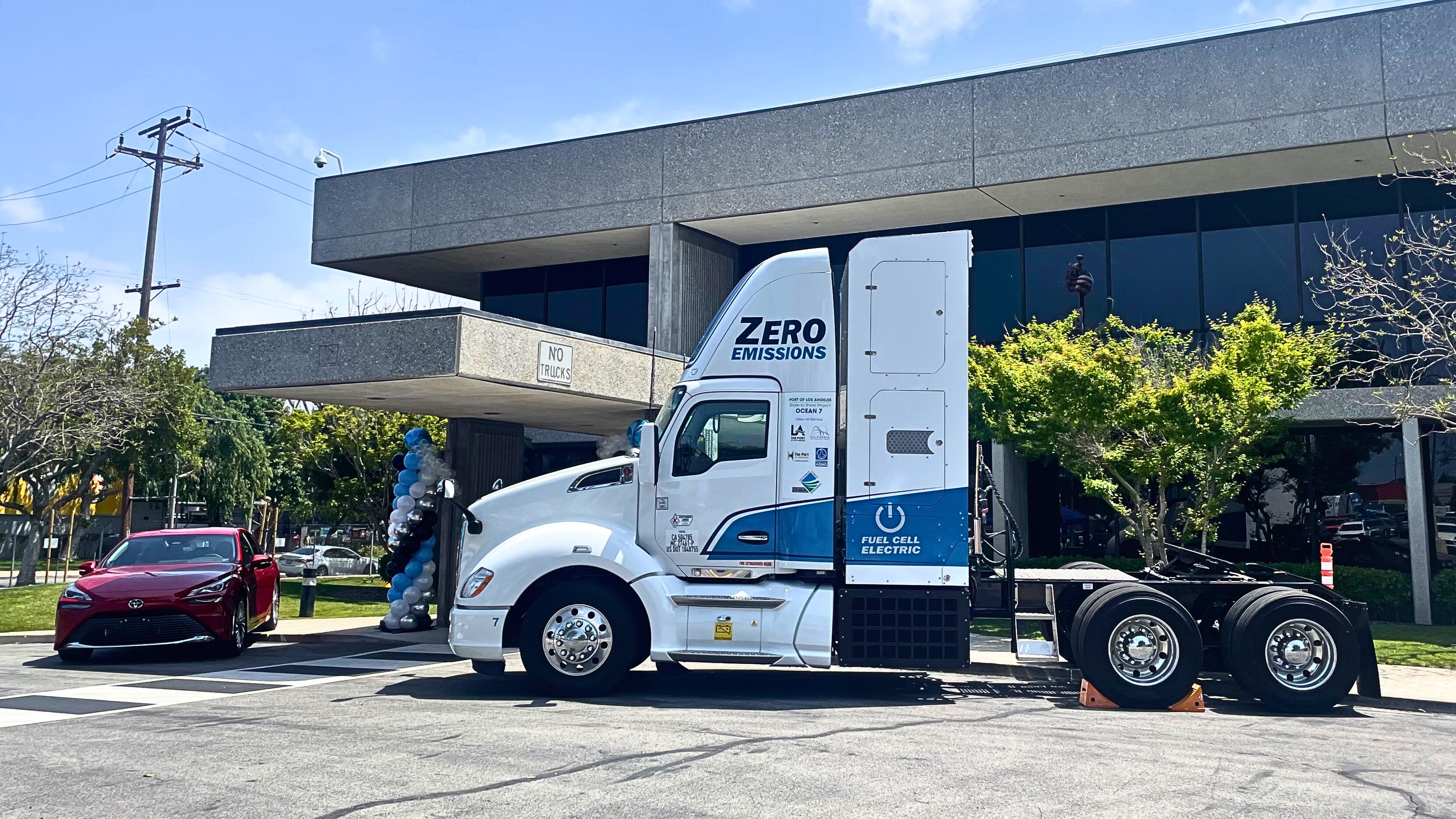 Toyota Mirai's fuel stack supports hydrogen business expansion ...