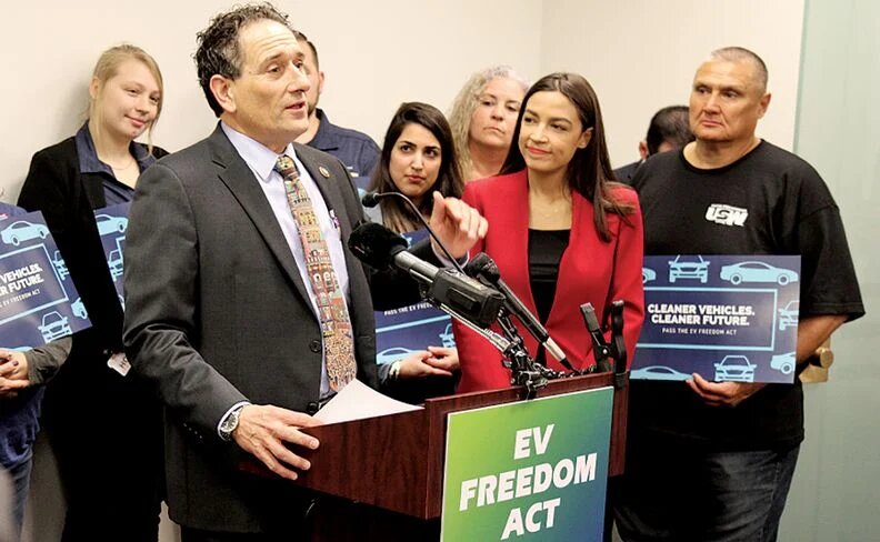 Congressman Andy Levin backs EV push, calls vehicles ‘easy to love ...