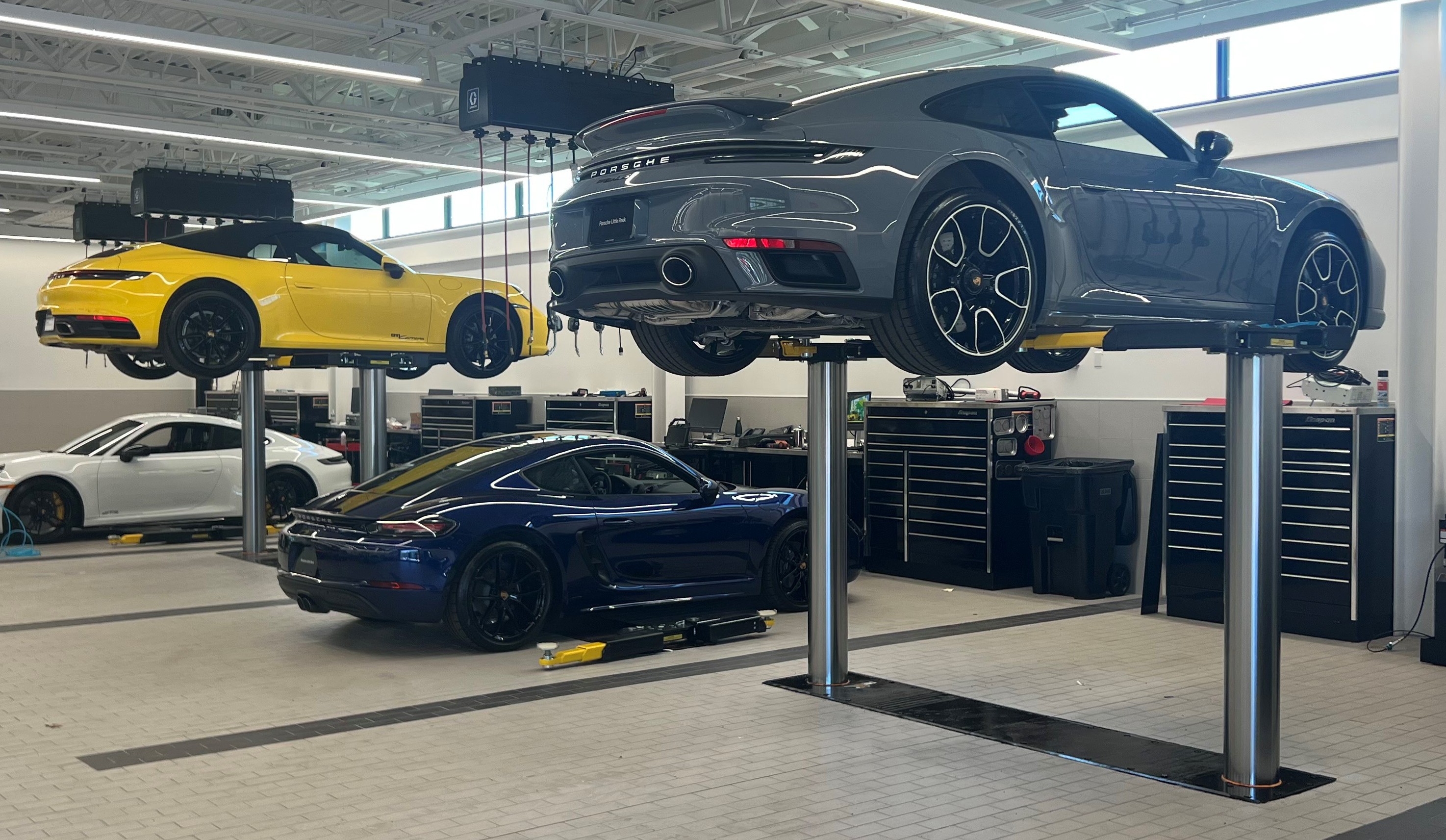 Snap-on debuts Challenger EW10 inground lift for EV service - Tire Business