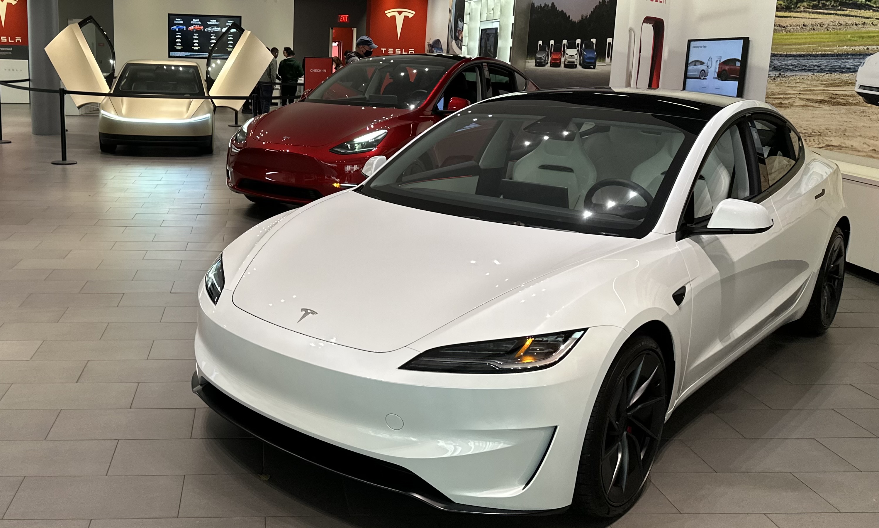 5 cool things from Tesla's big holiday software update - Automotive News