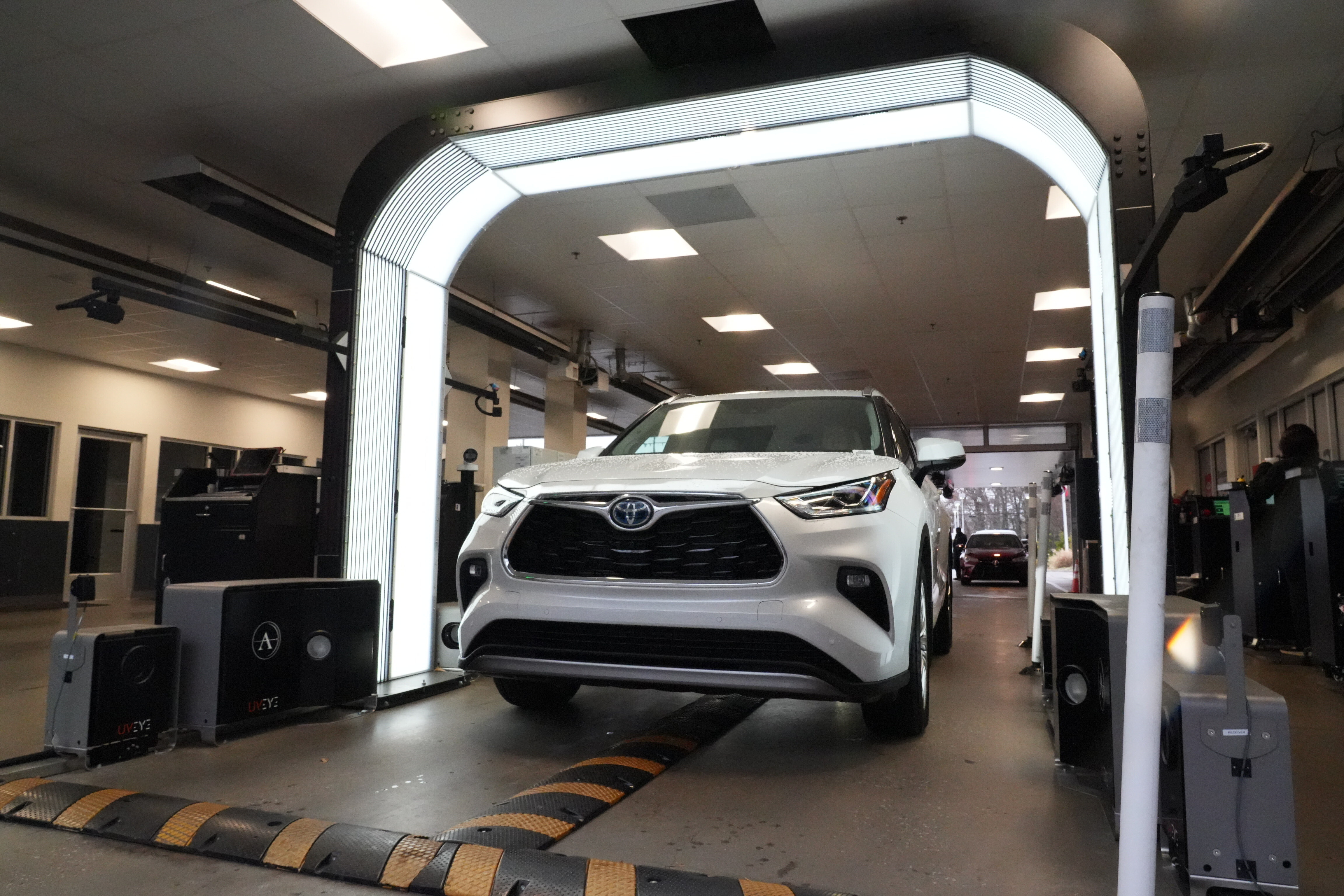 Vehicle inspection system UVeye raises $191 million - Automotive News