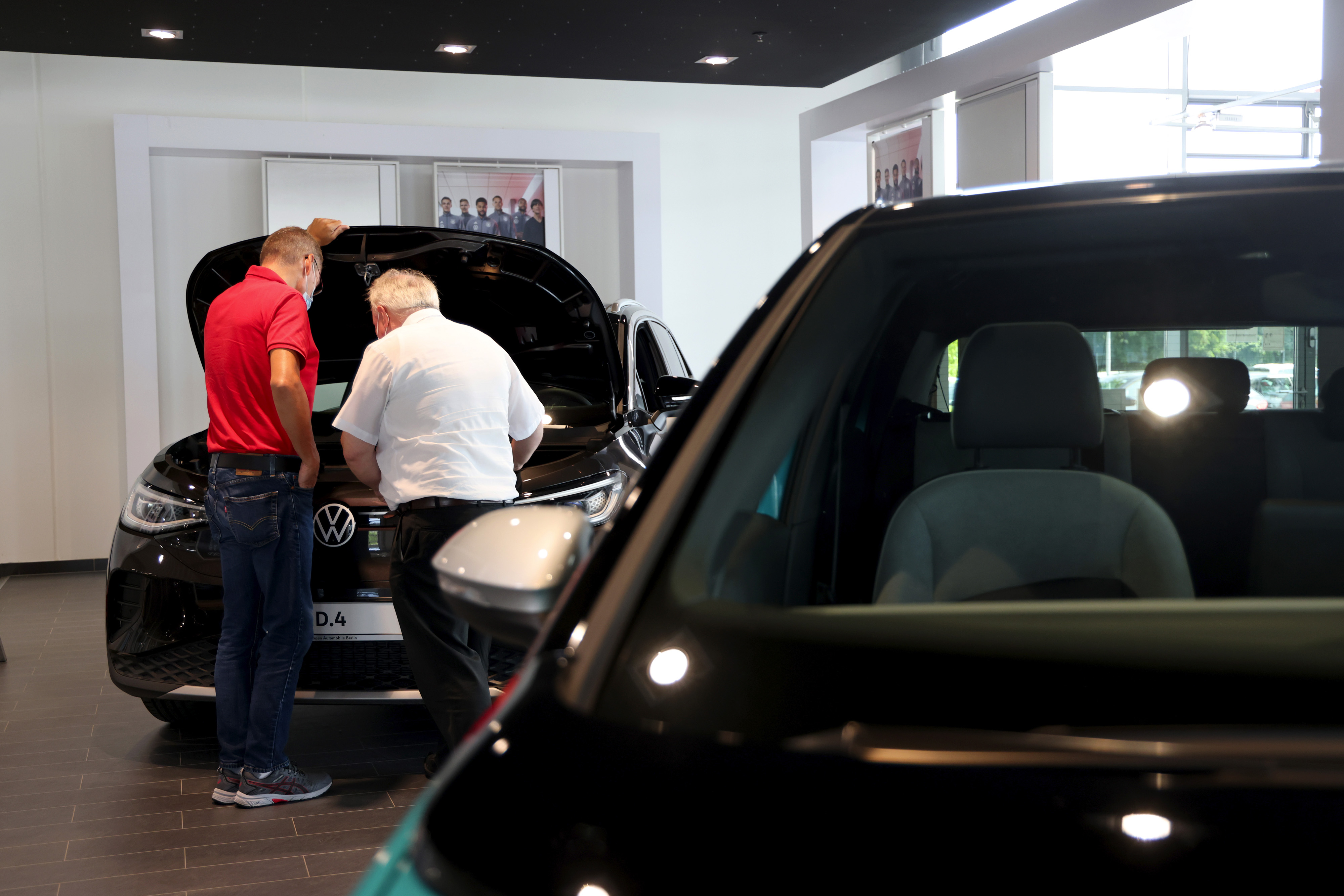 VW, Renault and hybrids were Europe November sales winners