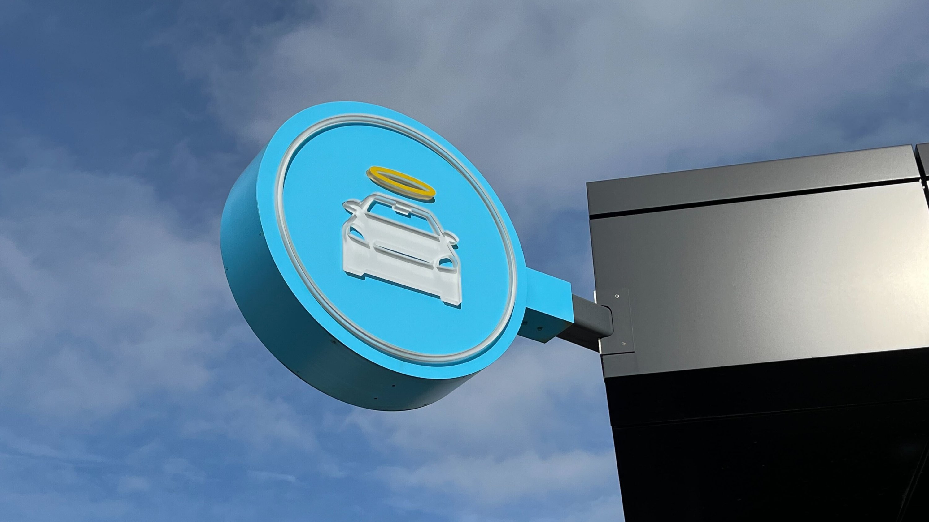 Carvana's first new-car sales will be from Ariz. Stellantis store ...