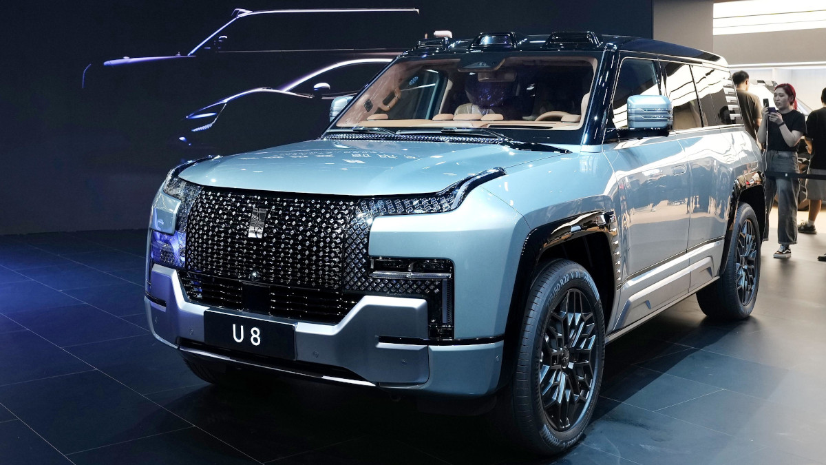 BYD plans more luxury models and a new stock buyback