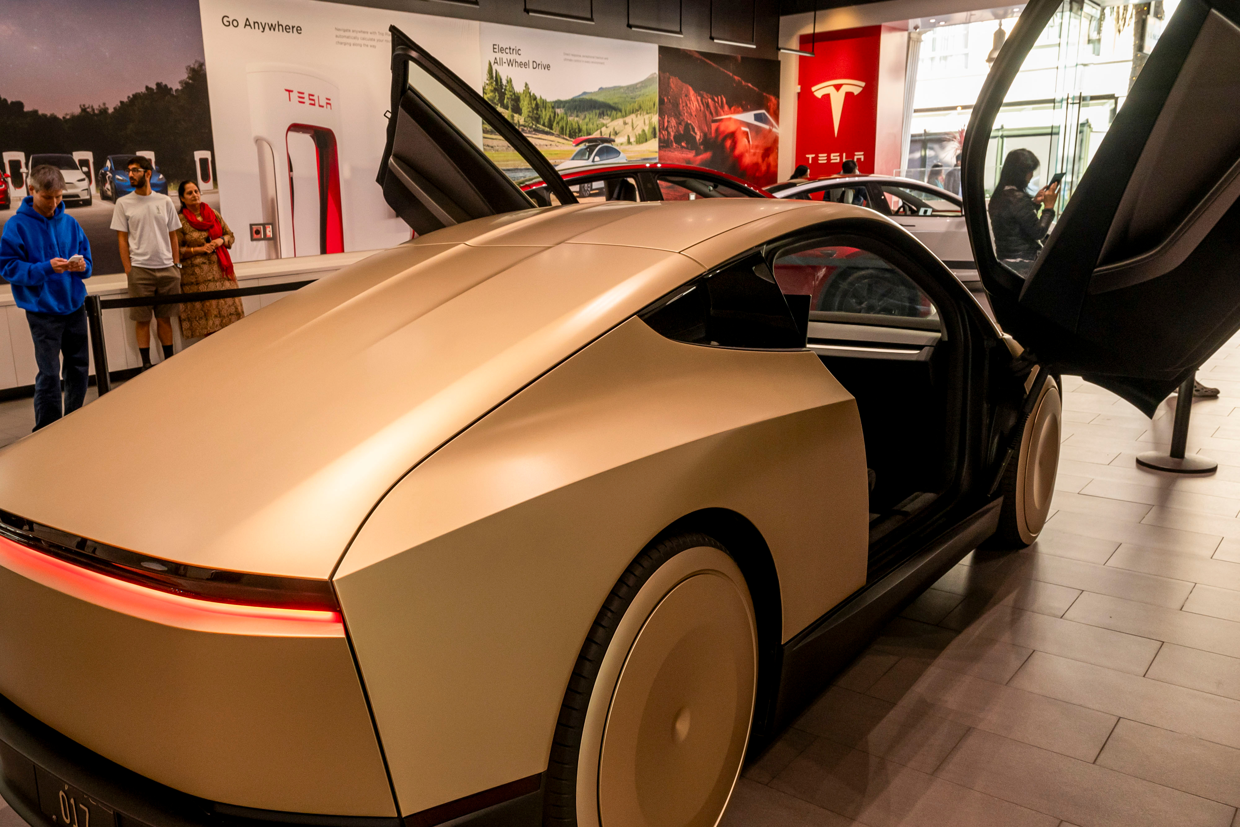 Another top Tesla executive departs, report says - Automotive News