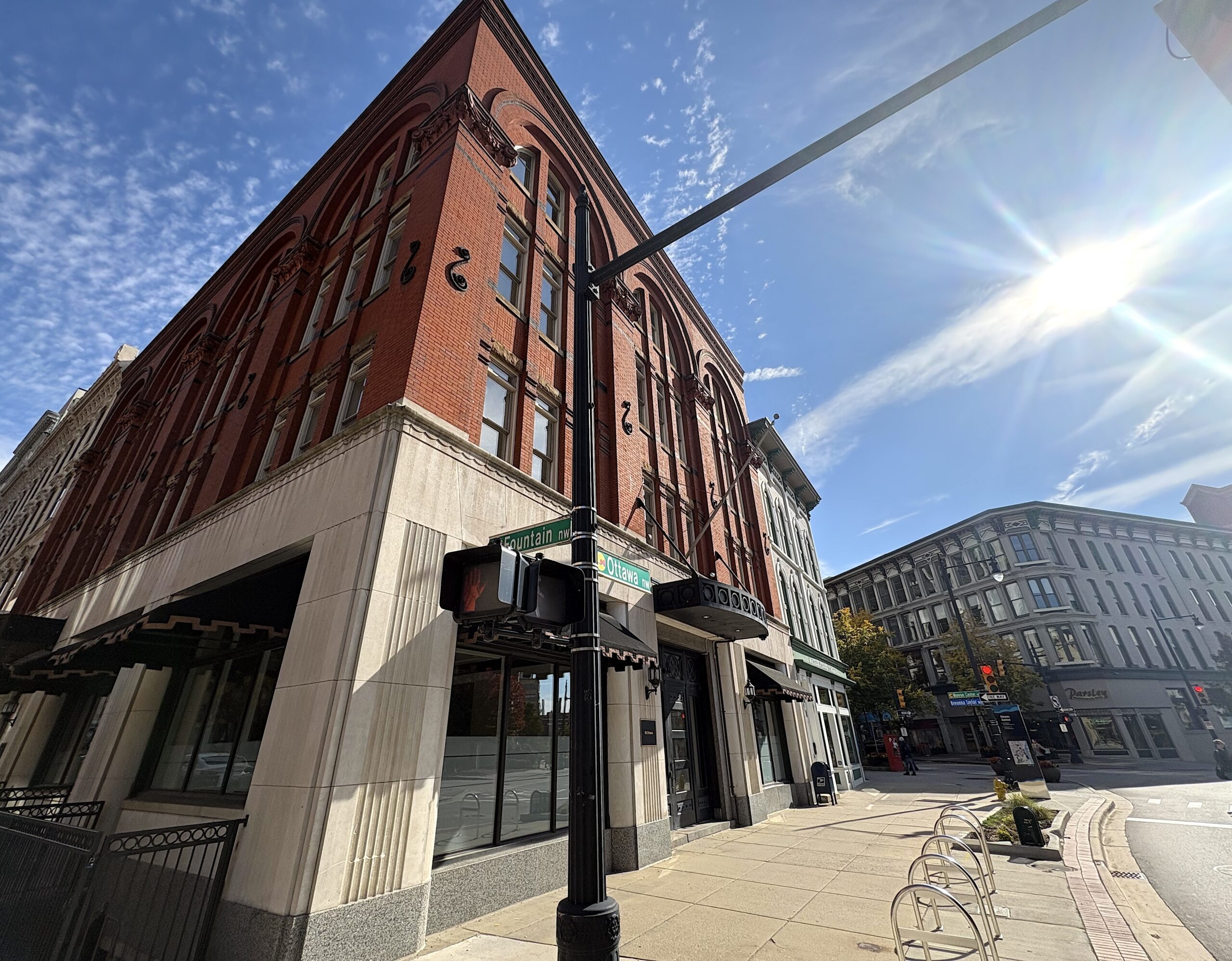 Independent Bank buys downtown Grand Rapids building - Crain's Grand ...