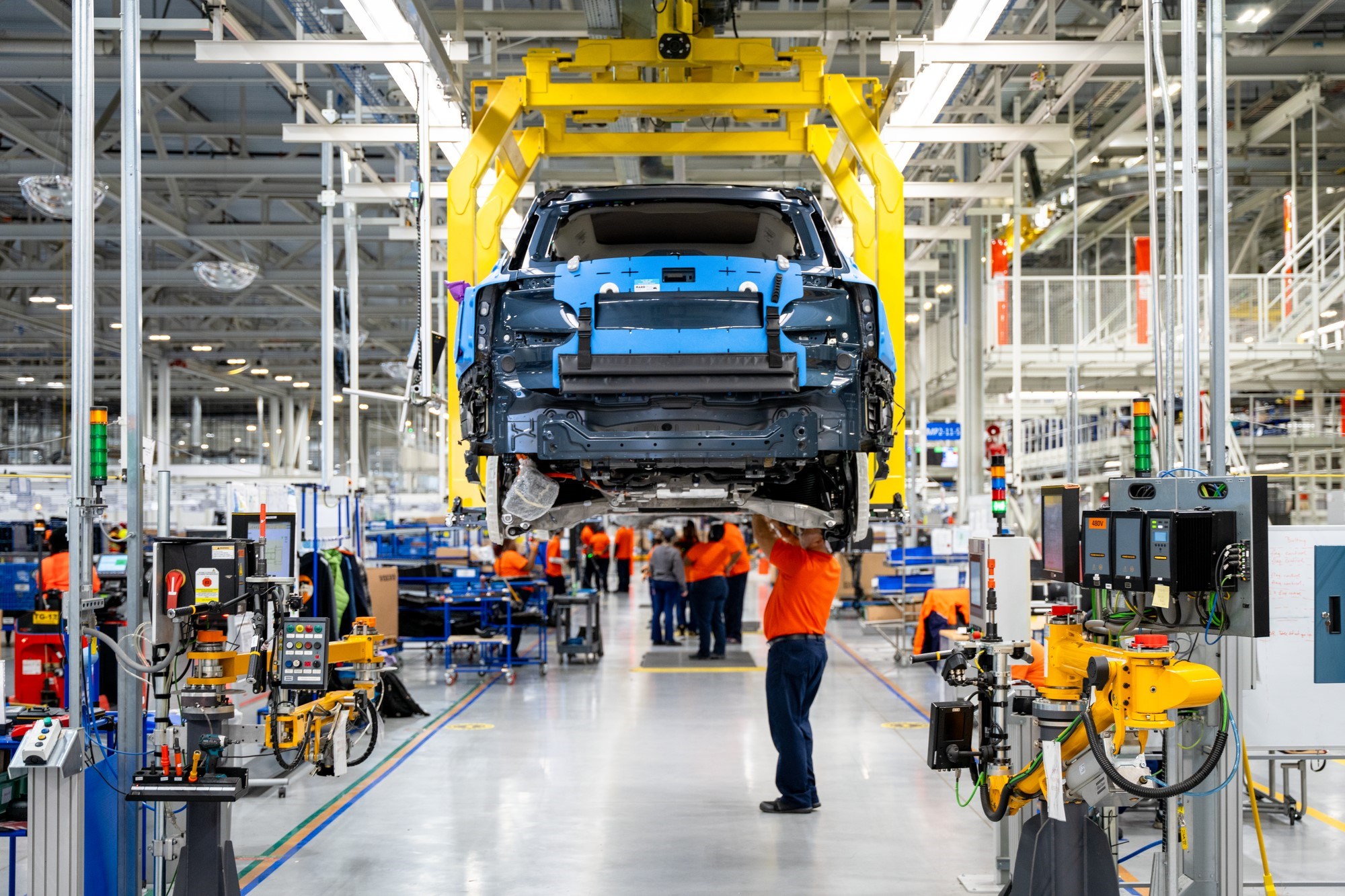 Volvo's $1.4 billion U.S. plant is building small number of cars ...