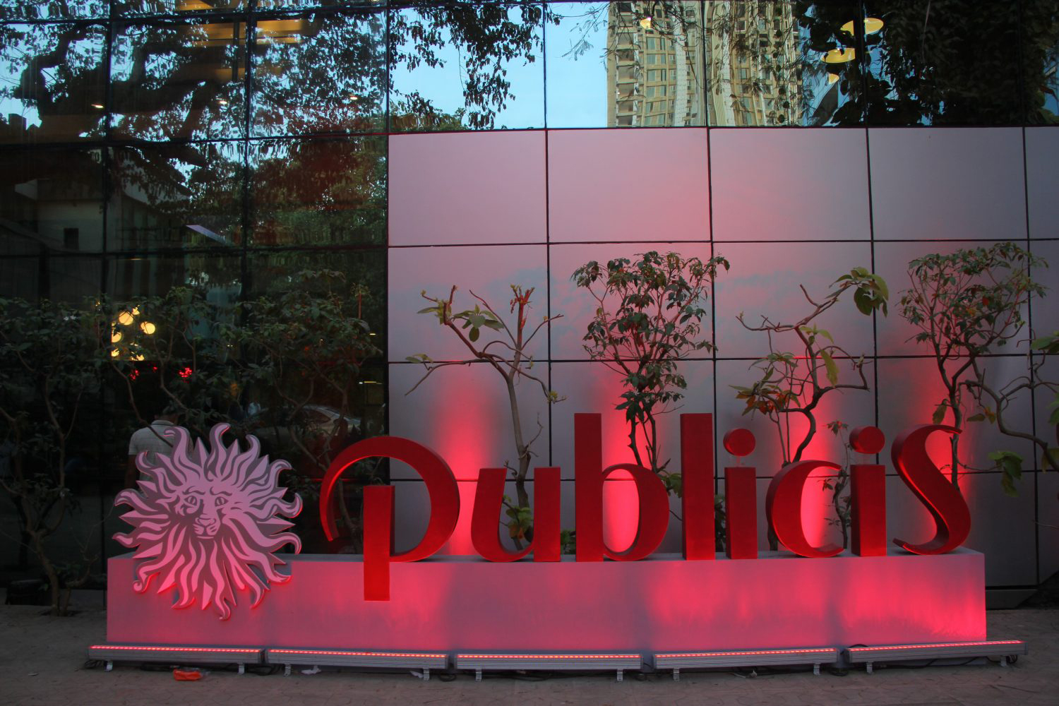 Publicis mandates three days in the office for digital unit, threatens ...