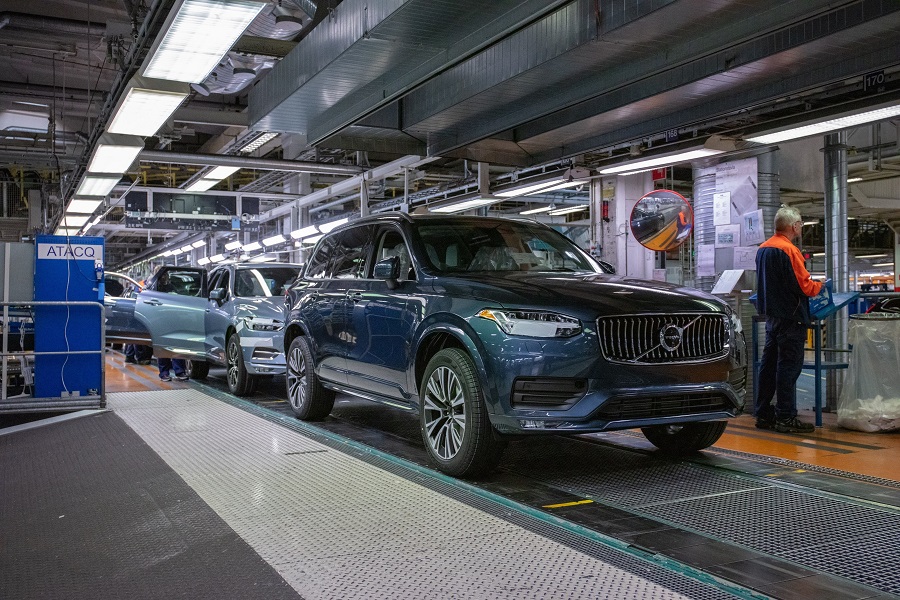 Volvo reports record full-year profitability - Automotive News