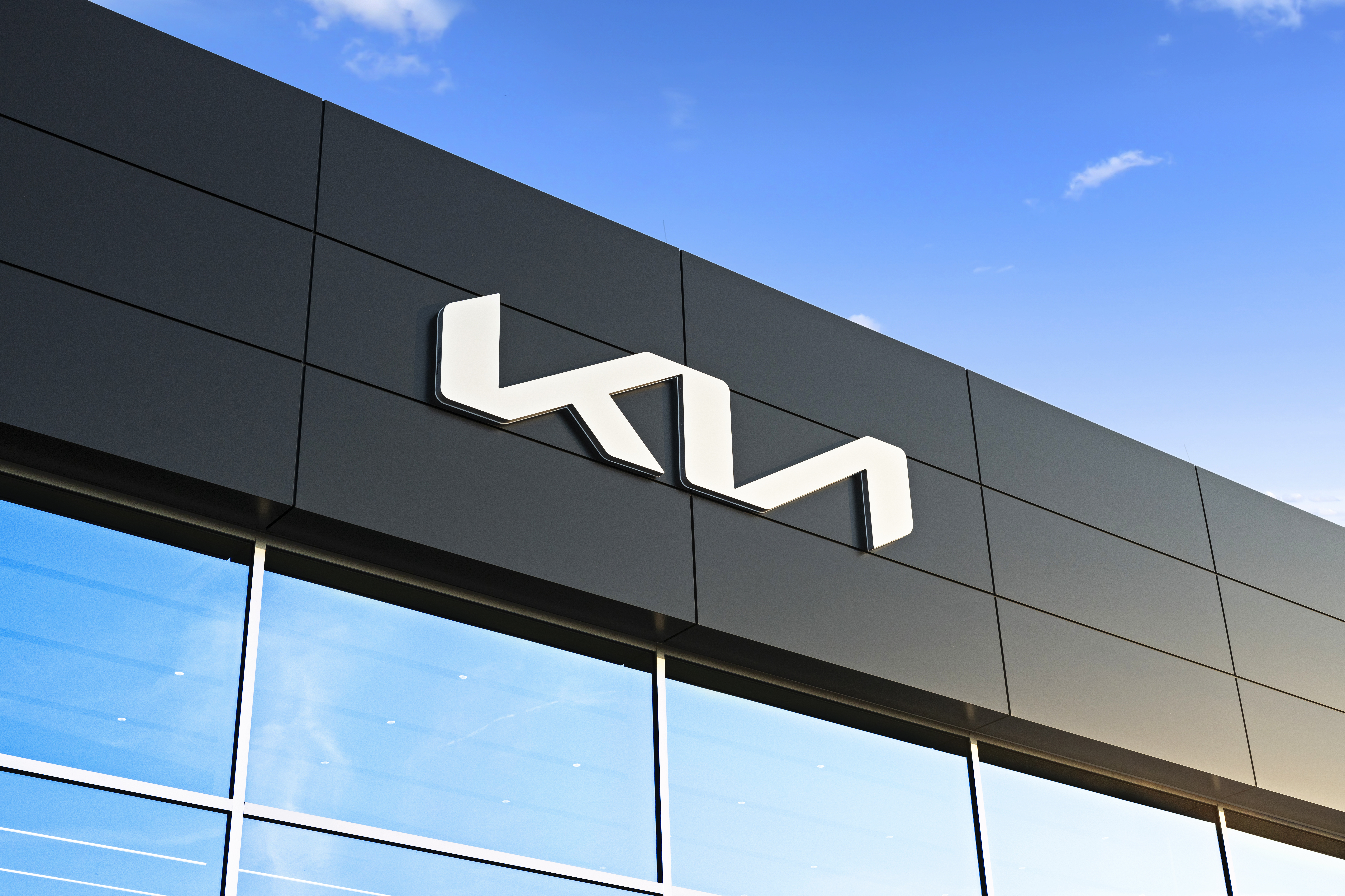 Kia technician injured on the job can sue automaker, judge says ...