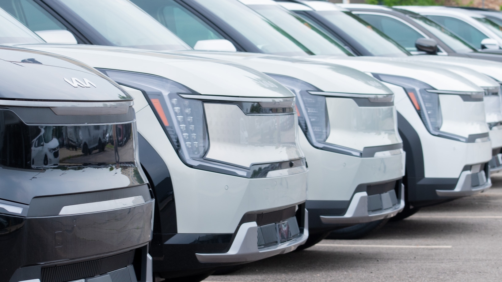 Kia granted new trial for vehicles damaged in wind storm - Automotive News