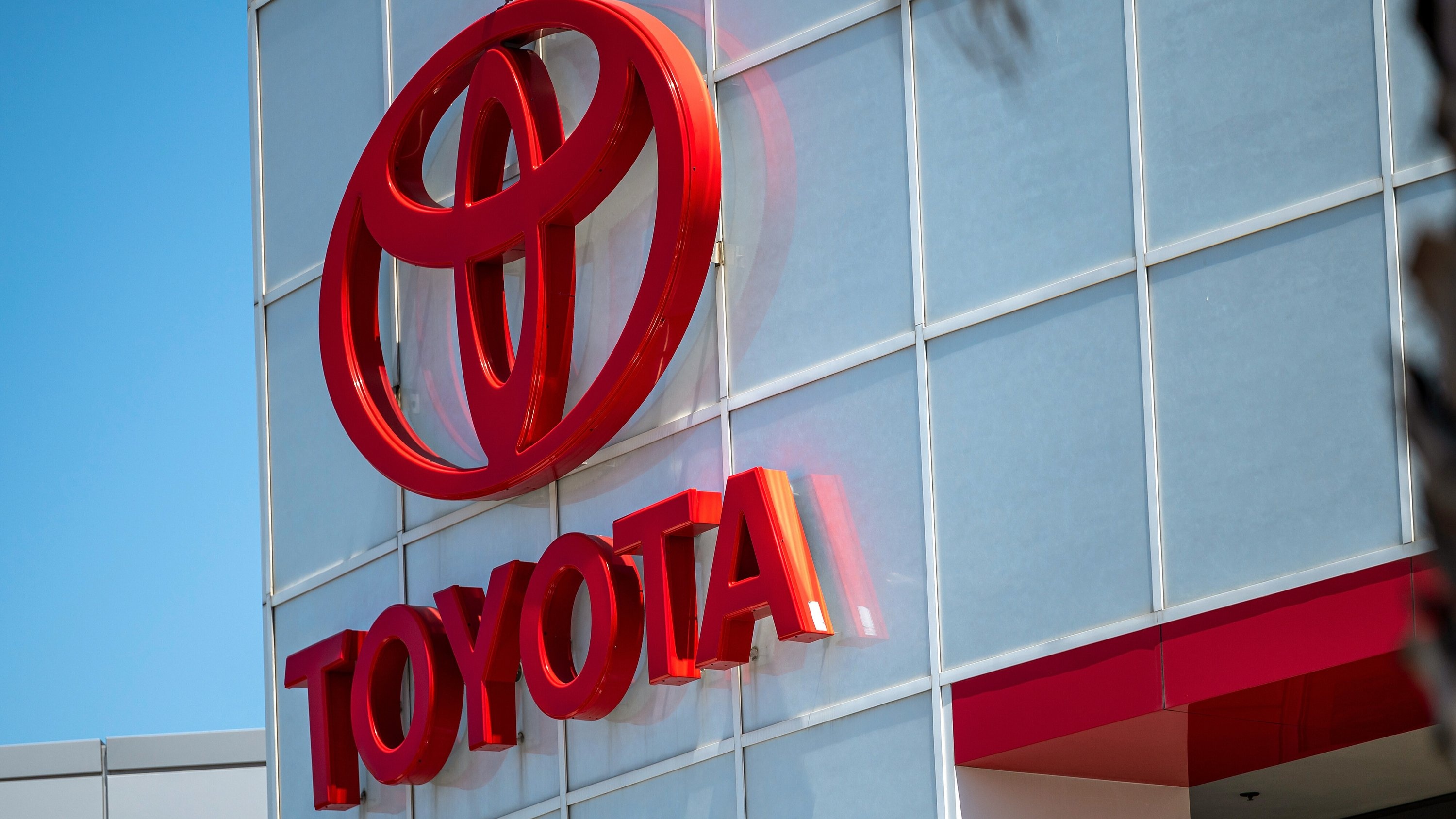 Toyota, NTT to make $3.3 billion R&D investment for AI self-driving ...