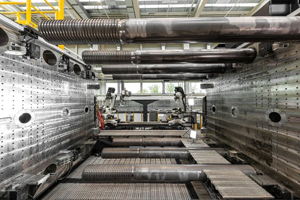 Engel builds world’s largest injection molding machine - Plastics News