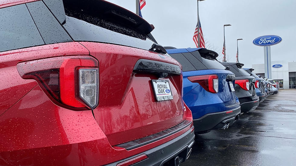 Ford to cover more of dealers' floorplan costs - Automotive News