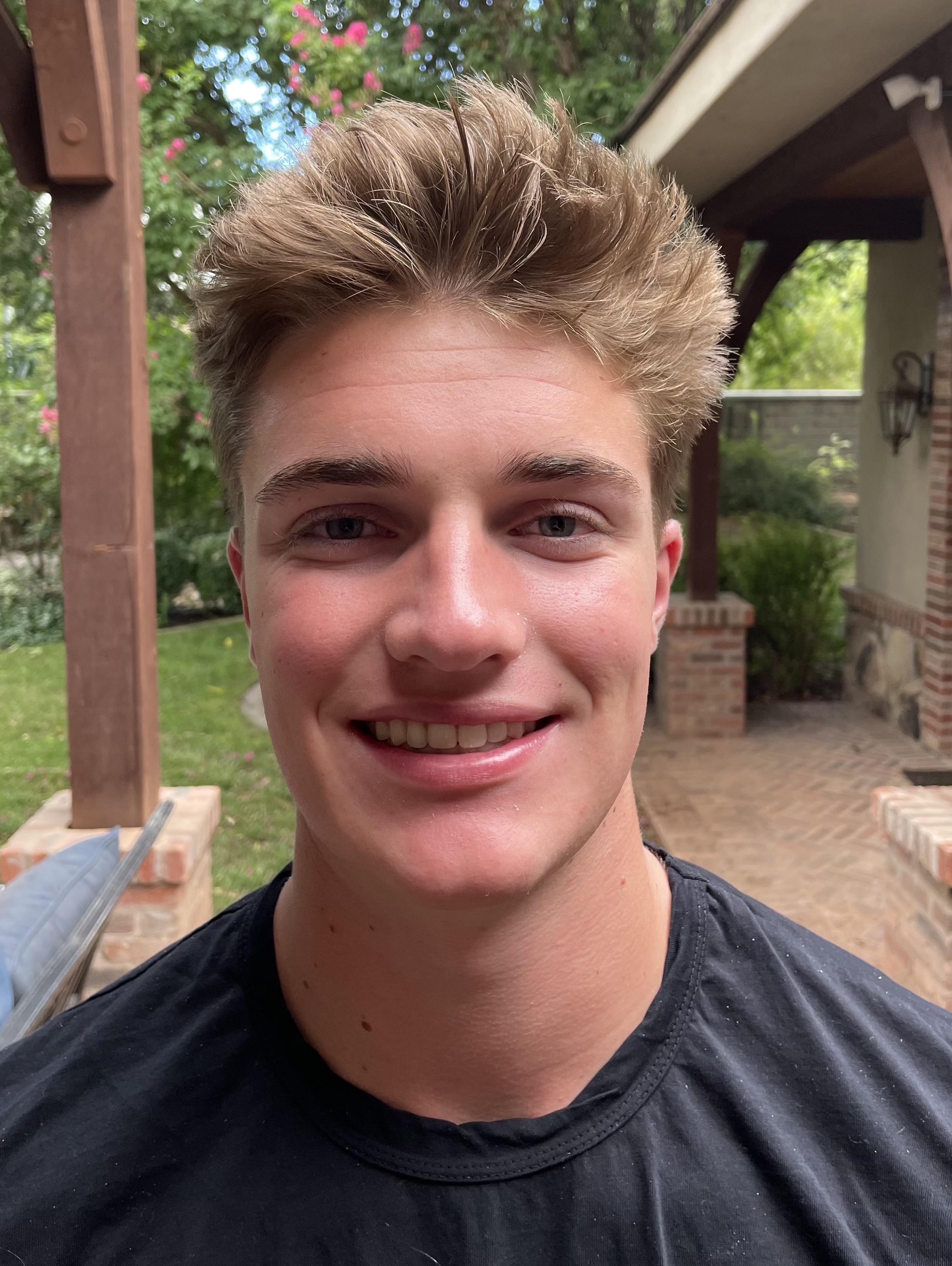 Alexandra Burnett's Instagram, Twitter & Facebook on IDCrawl