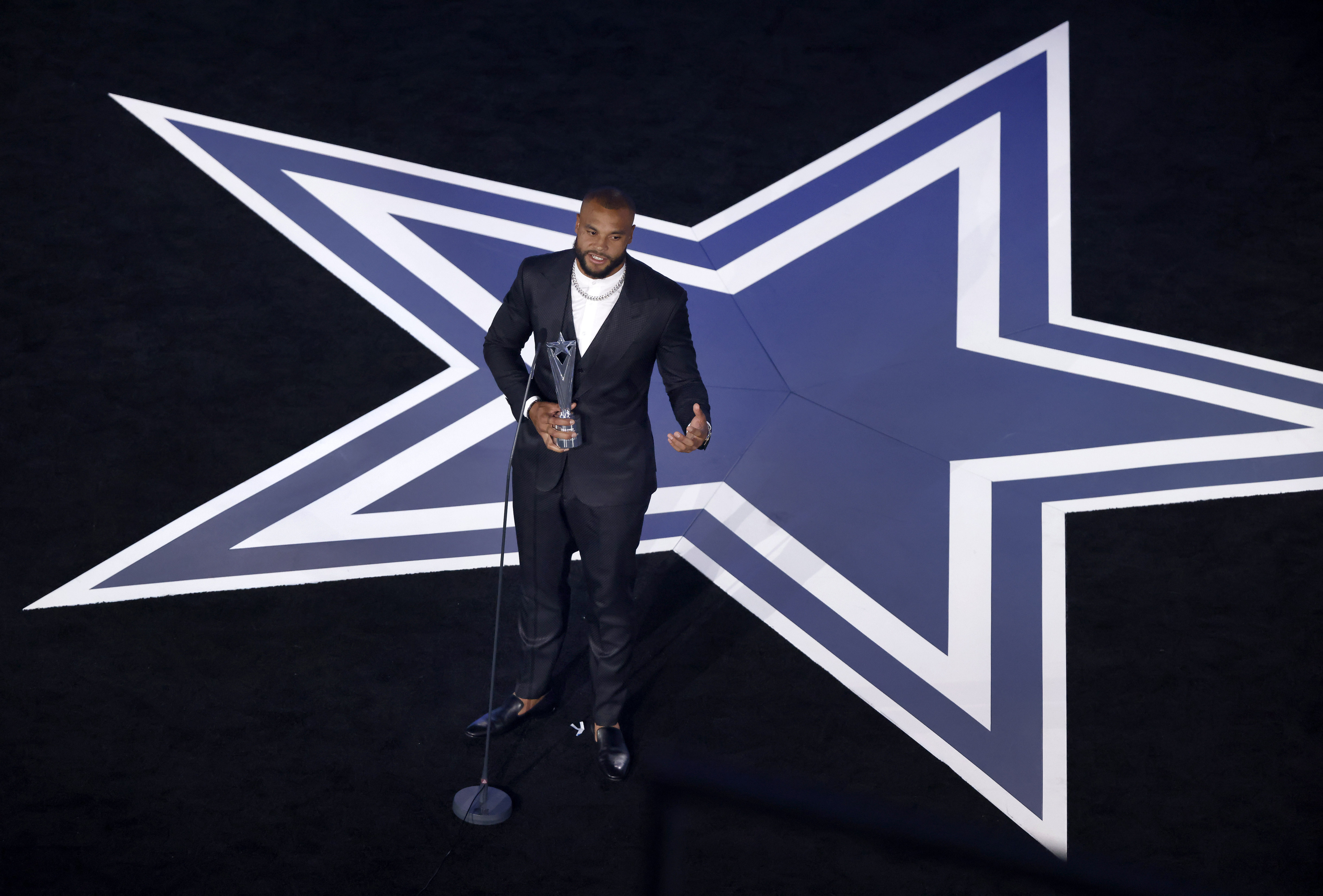 Photos: Dak Prescott, Cowboys hit the blue carpet for kickoff celebration