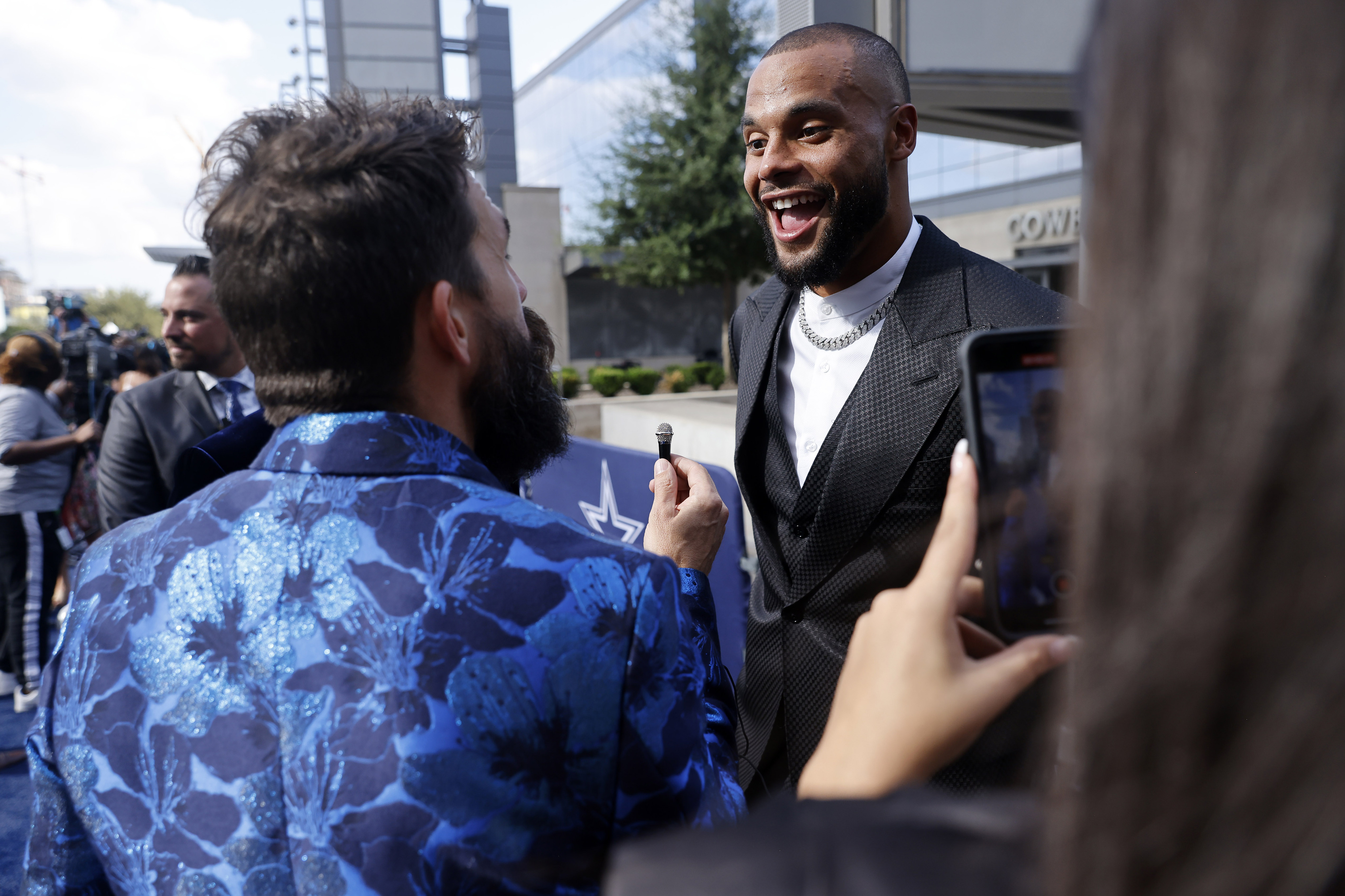 Photos: Dak Prescott, Cowboys hit the blue carpet for kickoff celebration
