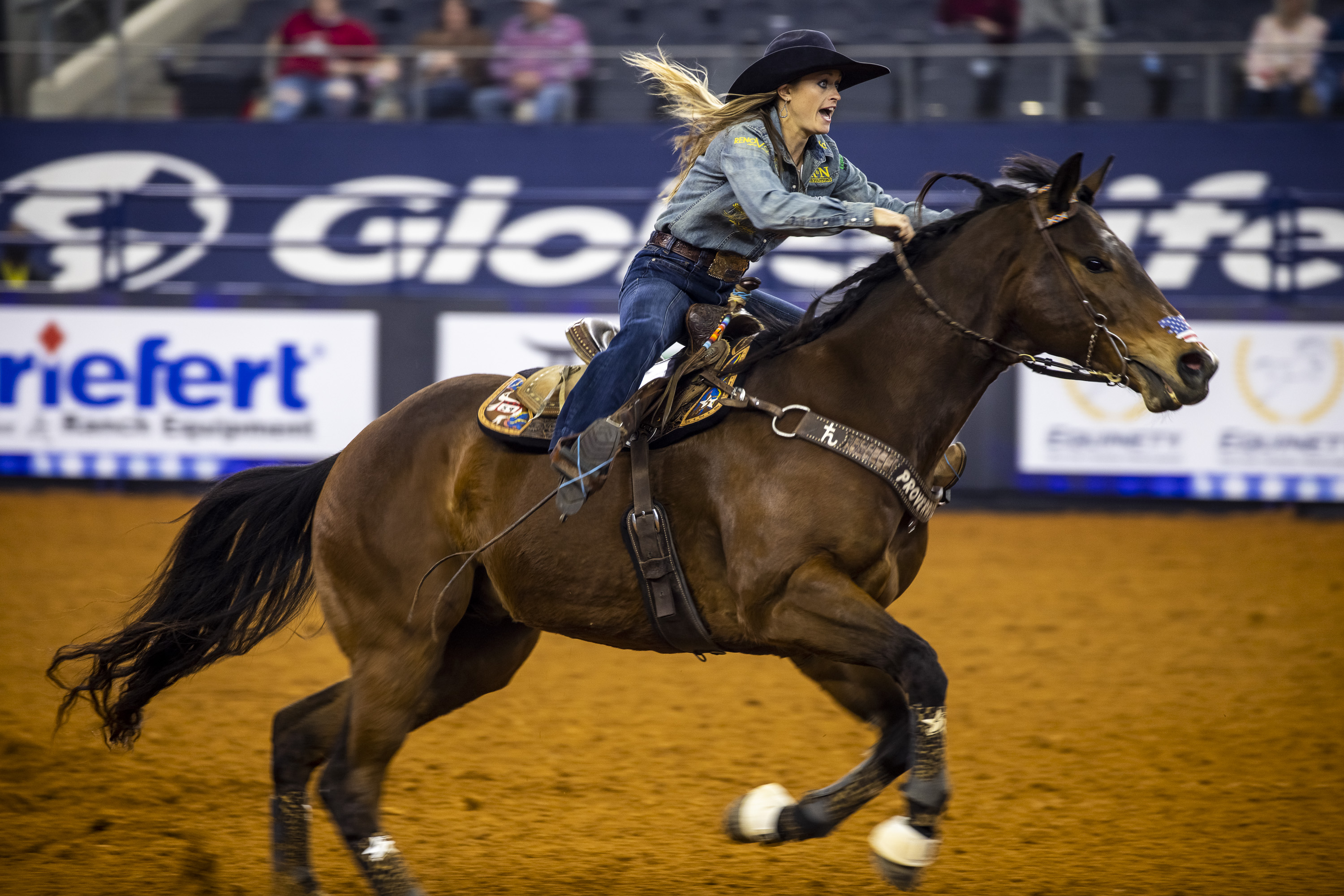 Photos: Hold on tight! Whitlee Burgess competes in the breakaway ...