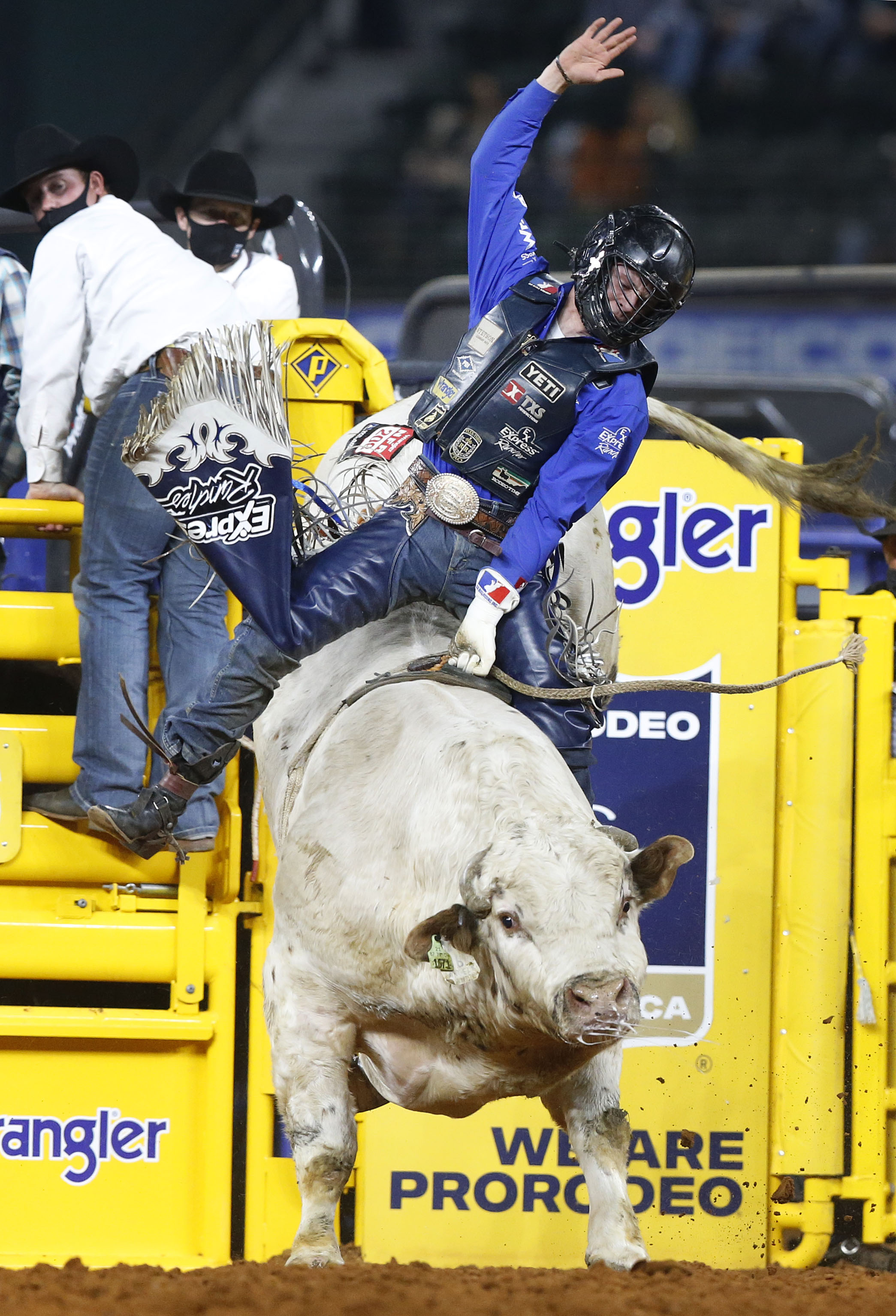 Nfr Bronc Riding