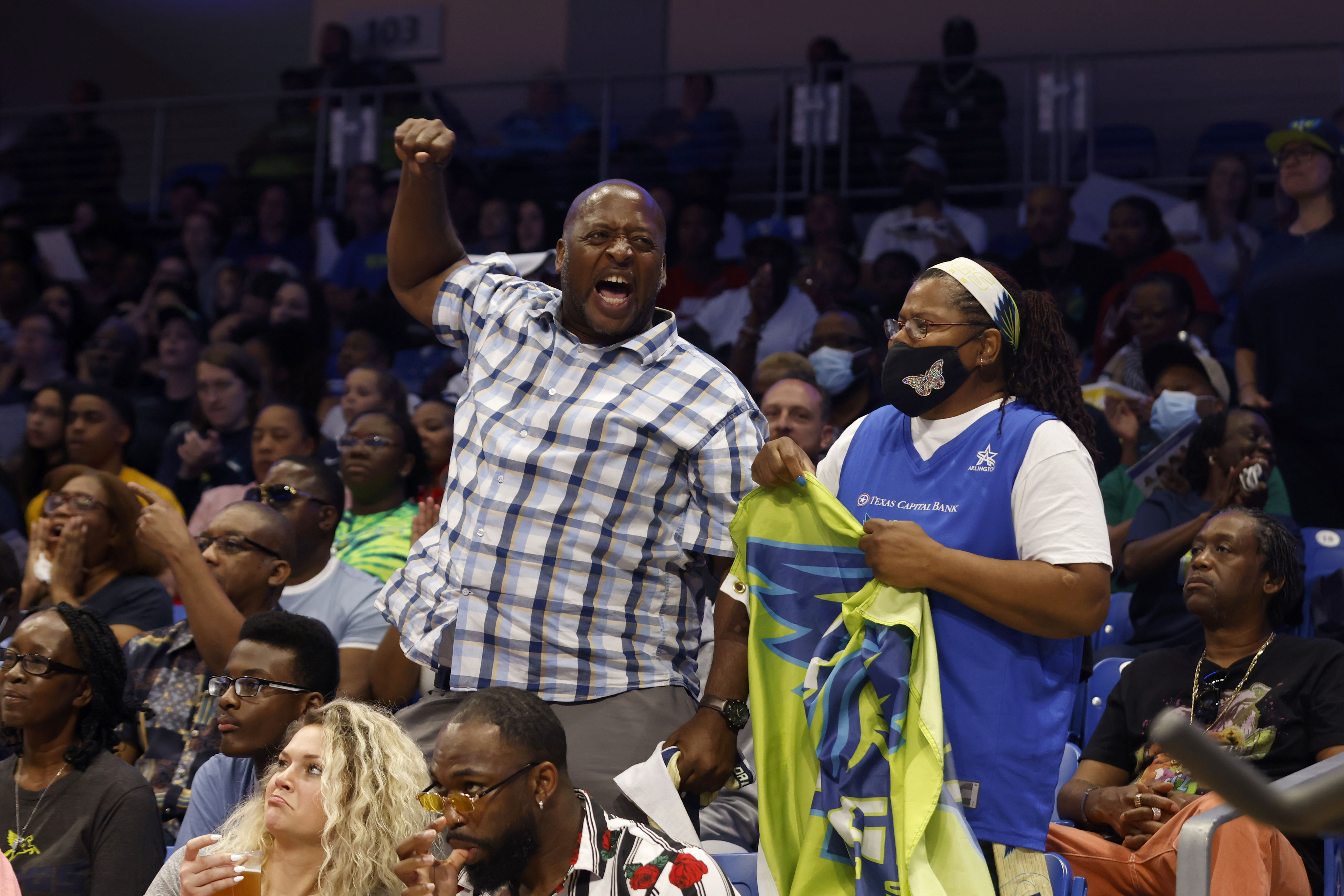 Photos: De-fense! Wings center Awak Kuier defends Dream's Courtney Williams