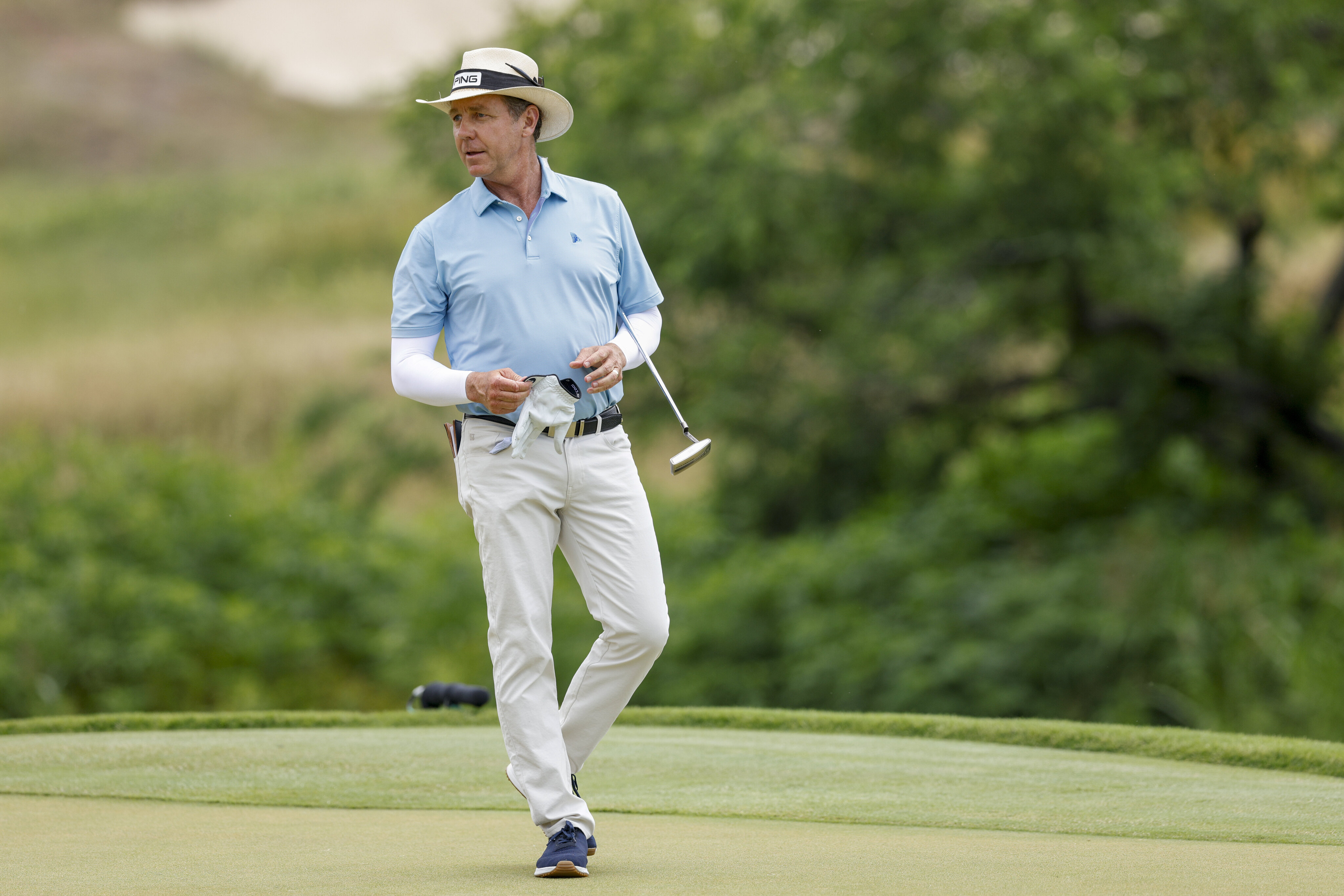 Photos: Alex Cejka hits out of the bunker on the 18th hole at Senior ...