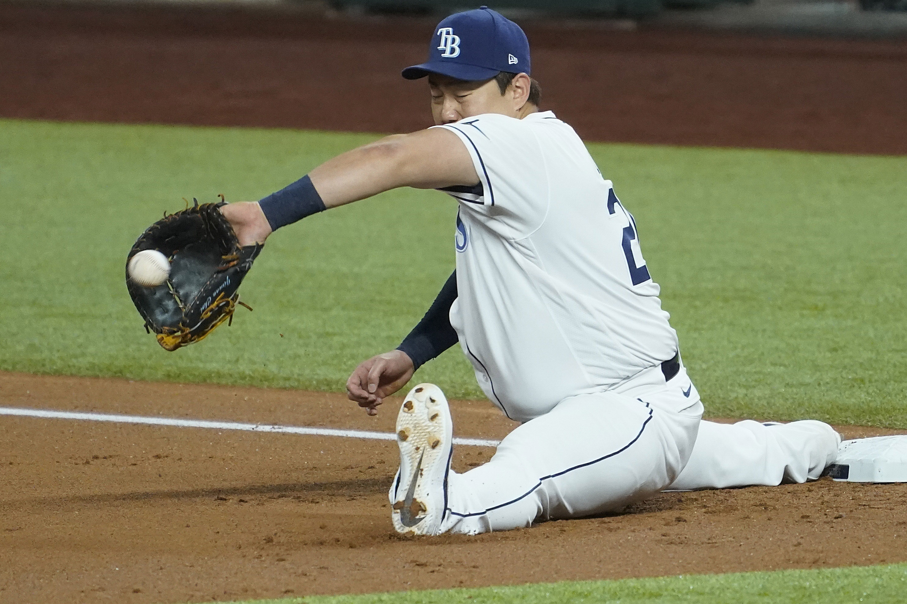 Photos: Tampa Bay Rays' Ji-Man Choi does the splits, and more from Game ...