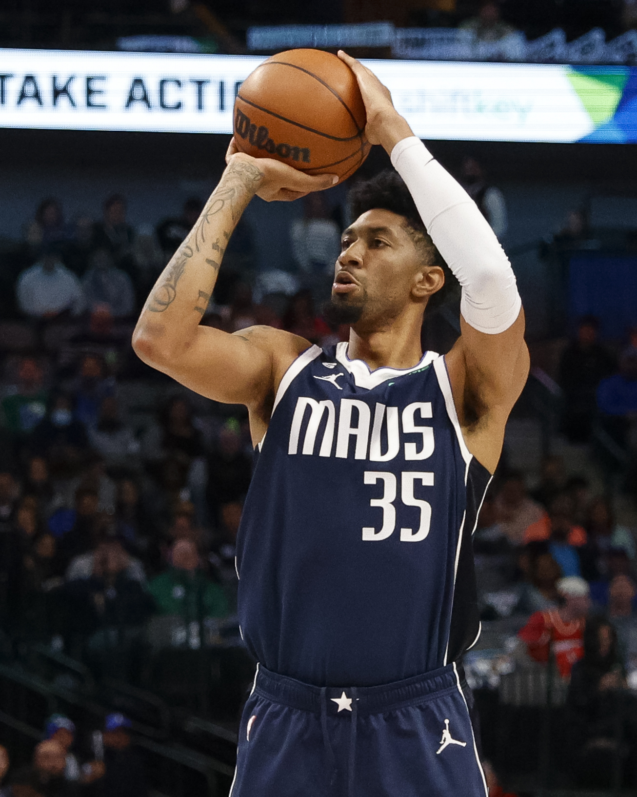 Photos: Mavericks latest win streak comes to an end with loss to Rockets