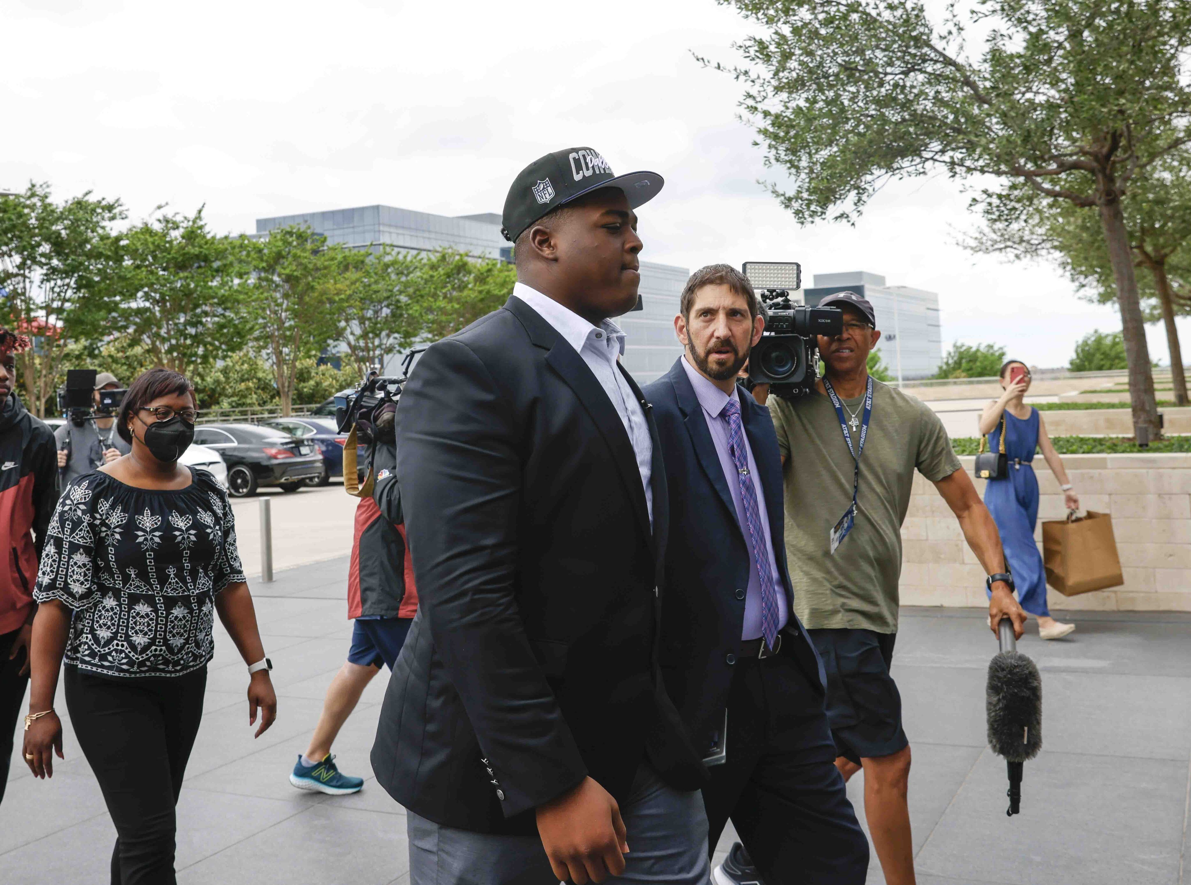 Coming home: Cowboys welcome first-round pick Tyler Smith in Dallas ...