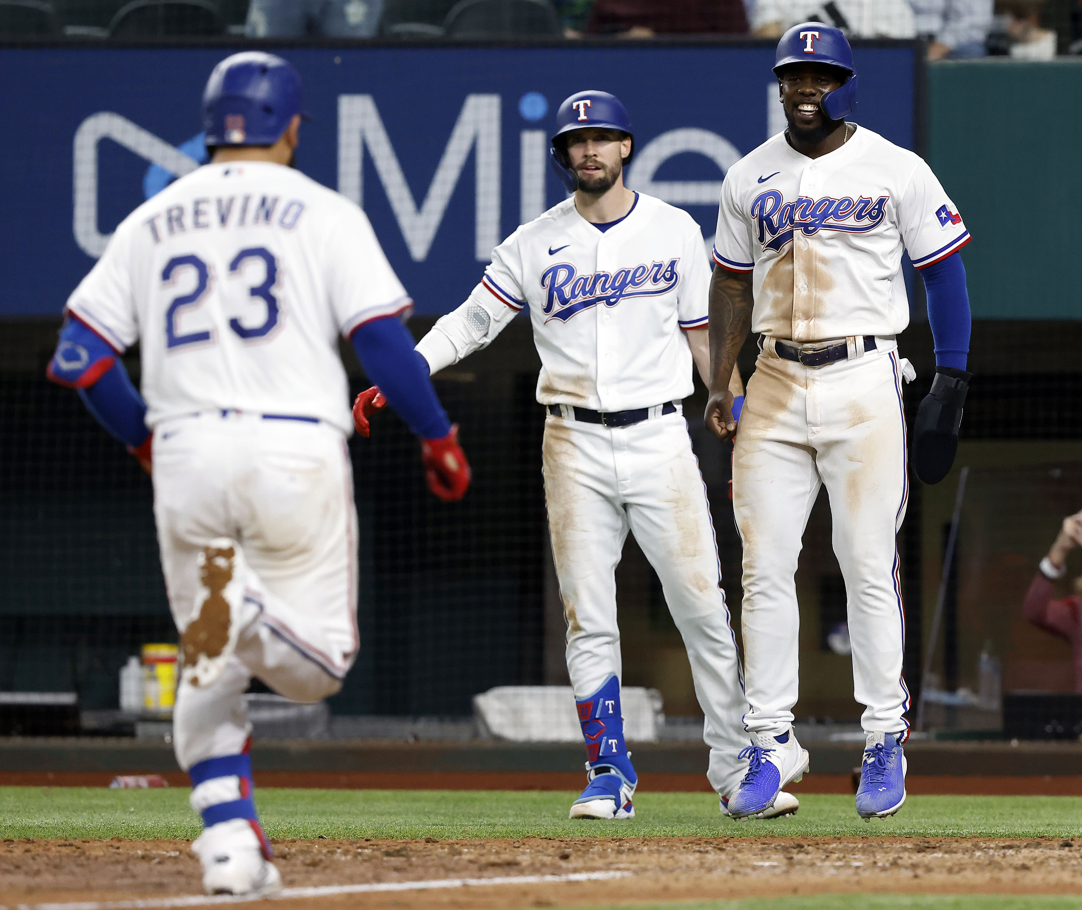 Photos: Hello Win Column! Rangers' bats wake up in 4-1 victory over Red ...