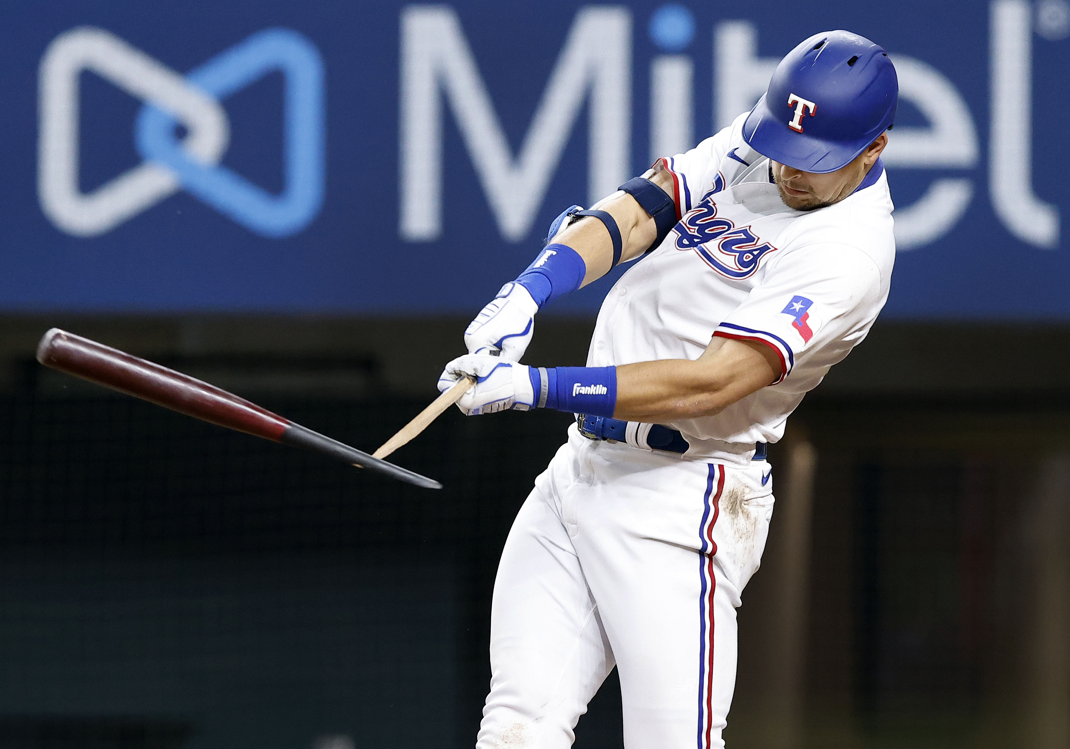 Photos: Hello Win Column! Rangers' bats wake up in 4-1 victory over Red ...