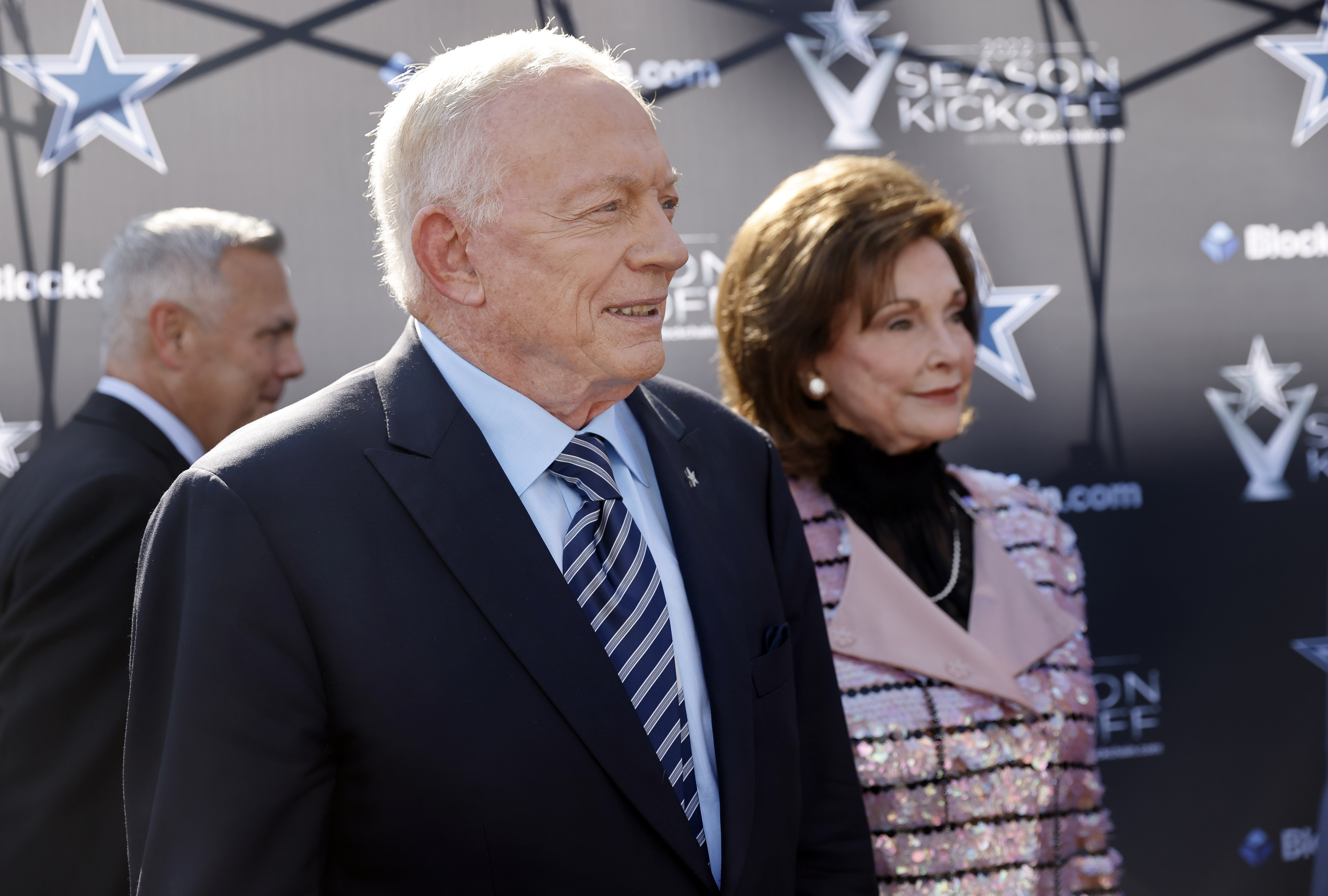 Photos: Dak Prescott, Cowboys hit the blue carpet for kickoff celebration