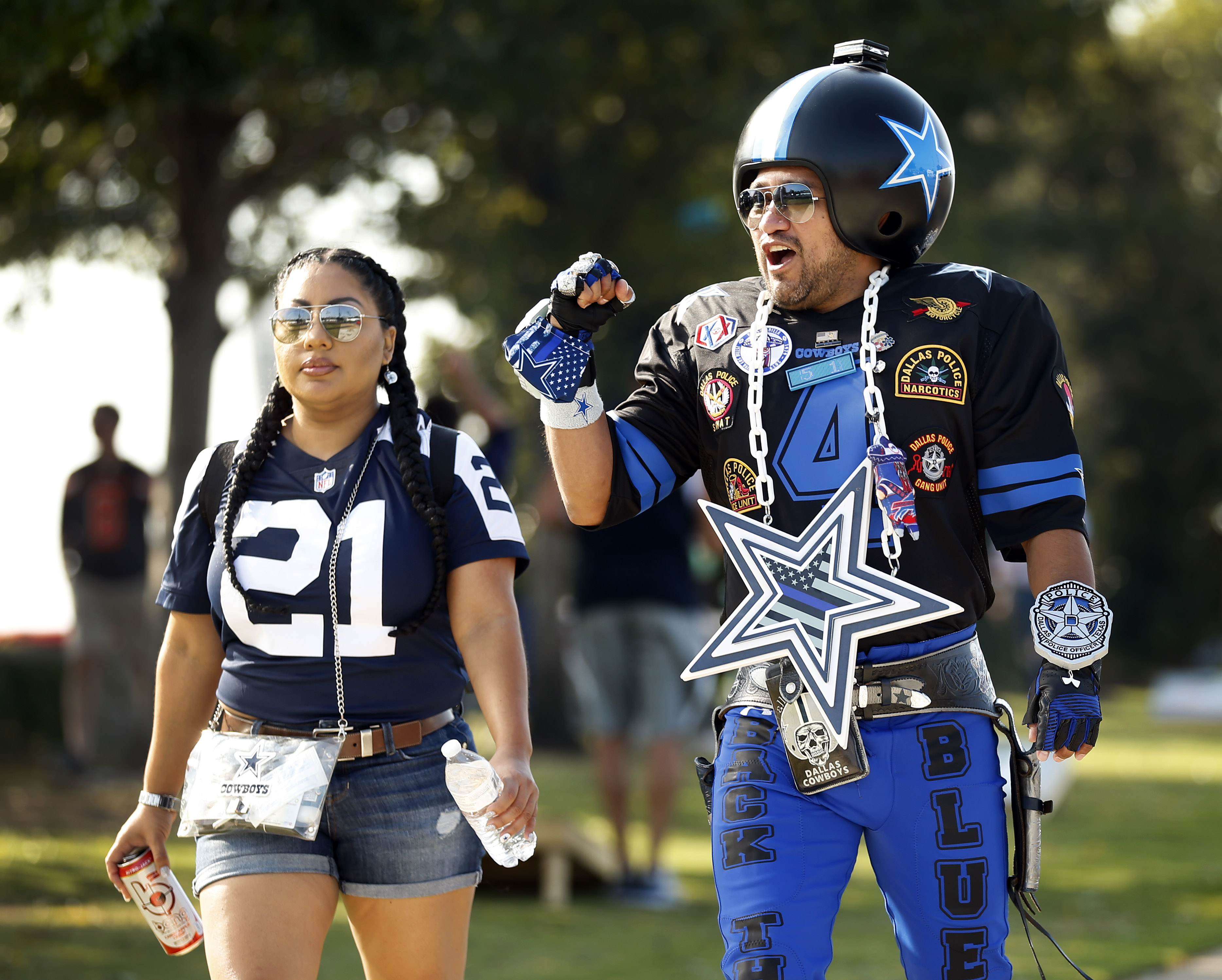 Top 25 photos from Cowboys-Browns: Fan covers eyes at the sight of ...