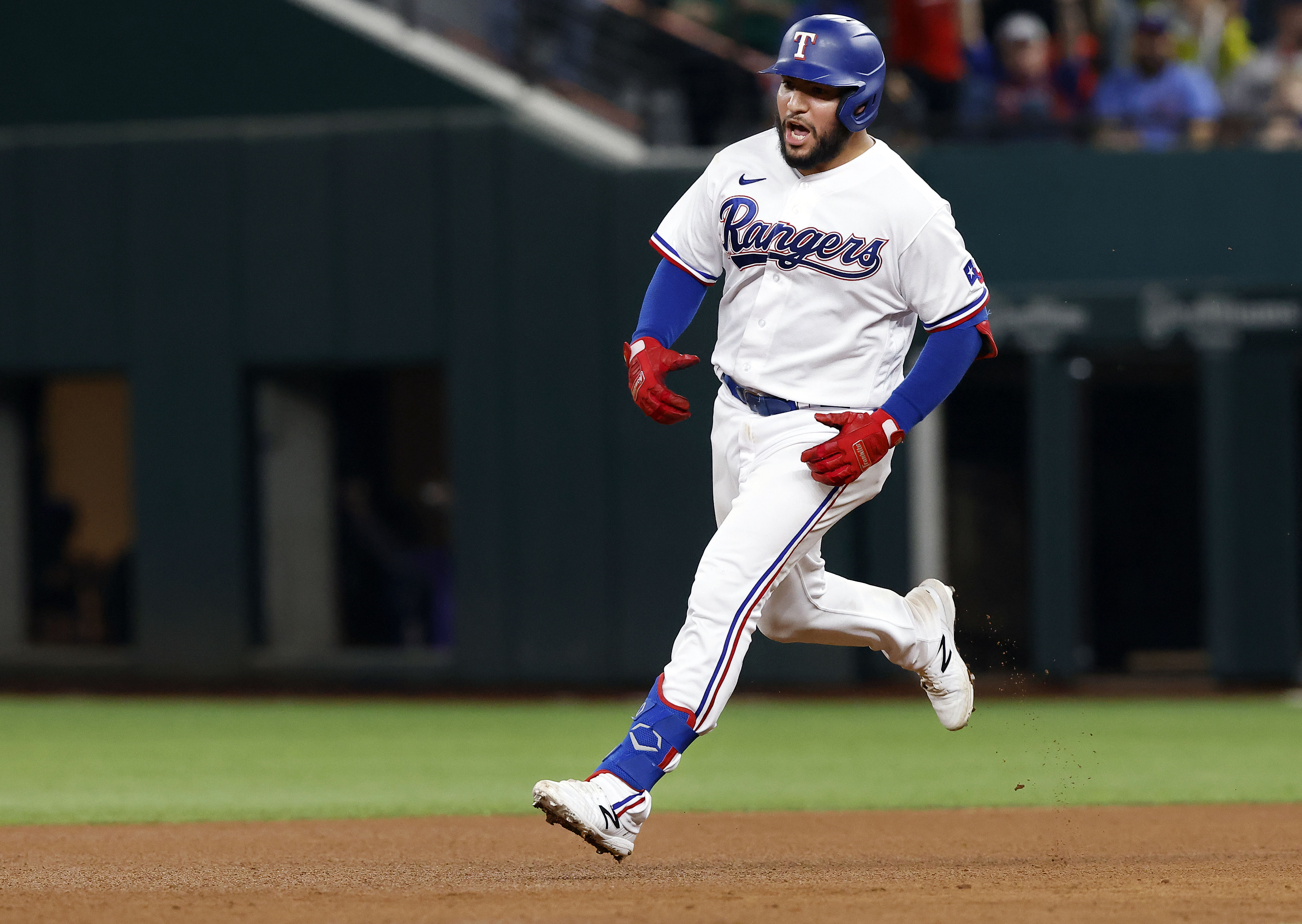 Photos: Hello Win Column! Rangers' bats wake up in 4-1 victory over Red ...