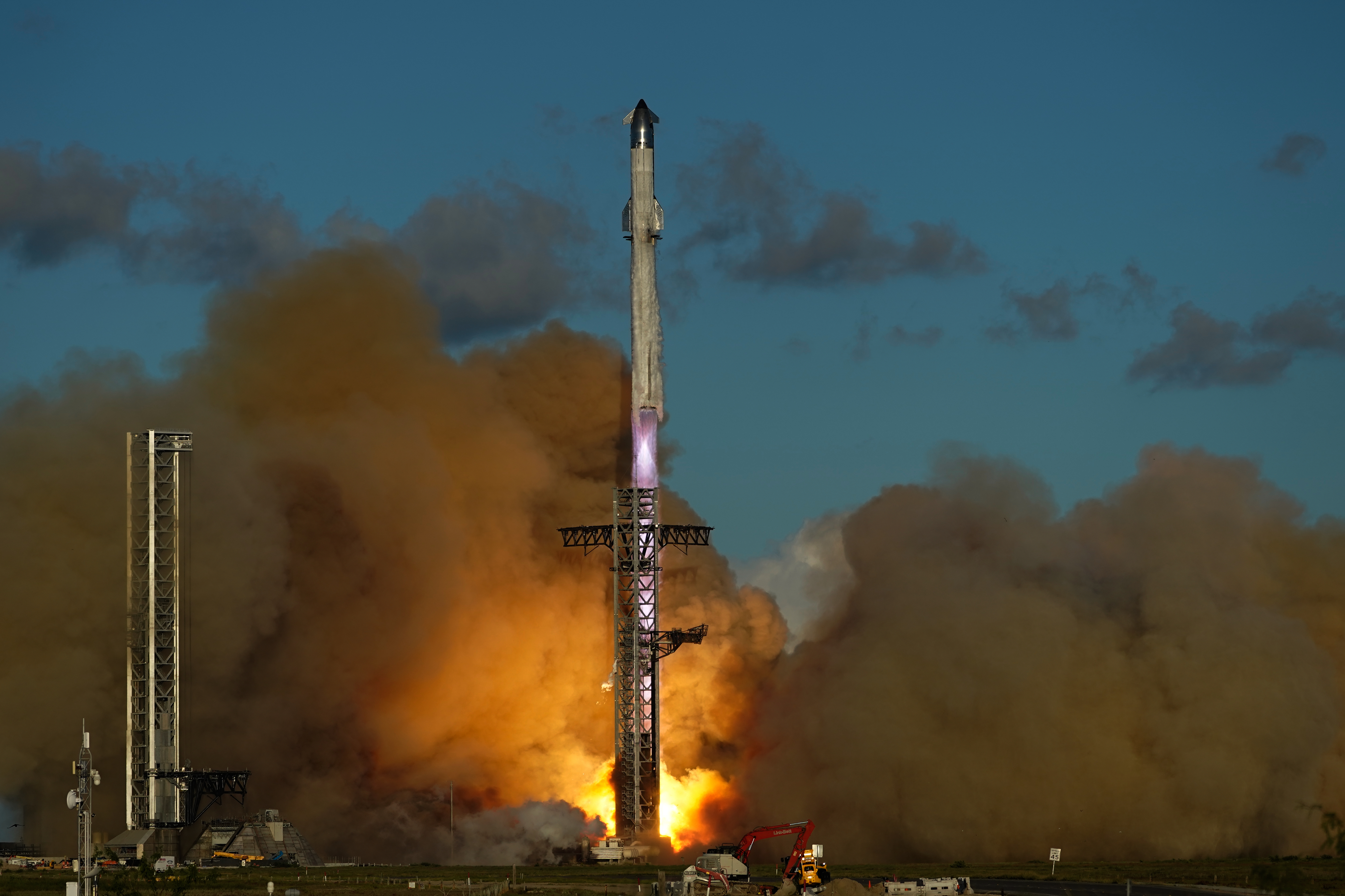 Spacex Lanza El Cohete Falcon Heavy
