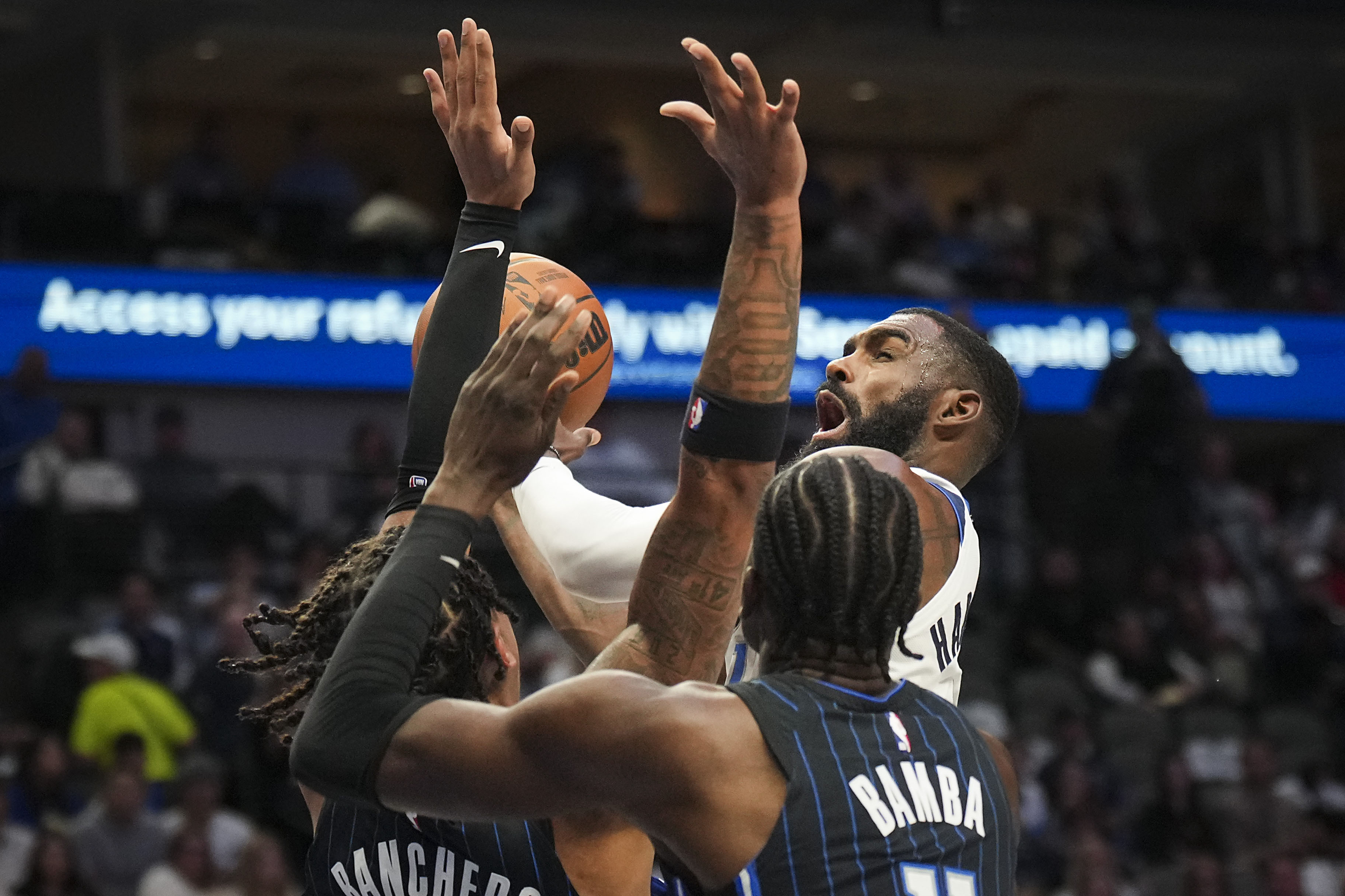 Dorian dagger! See photos from the Mavericks' 114-105 win over the Magic