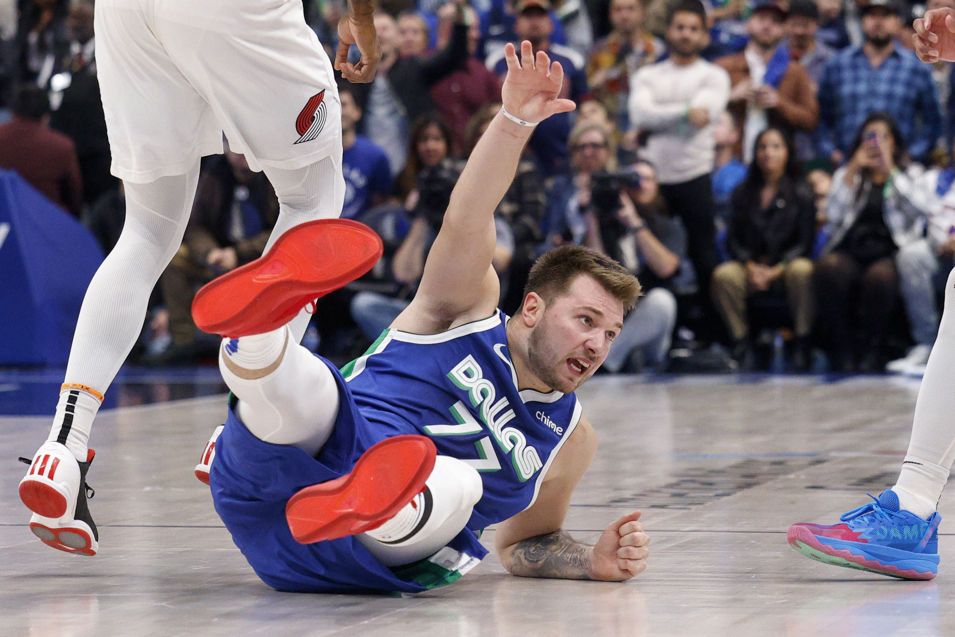 Help from his friends: Support from Dinwiddie, Wood leads Luka and Mavs ...