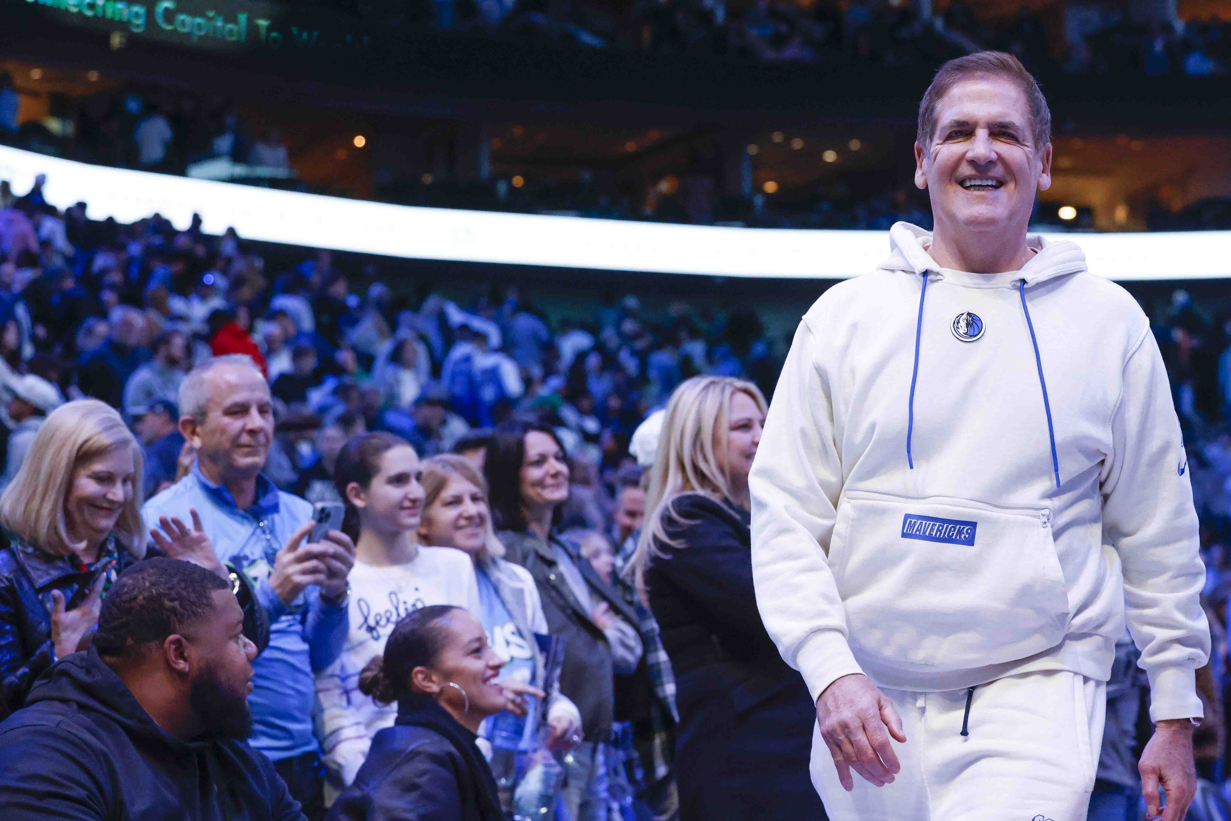 Photos: Takeoff initiated! Mavs' Luka Doncic skies for a slam dunk ...