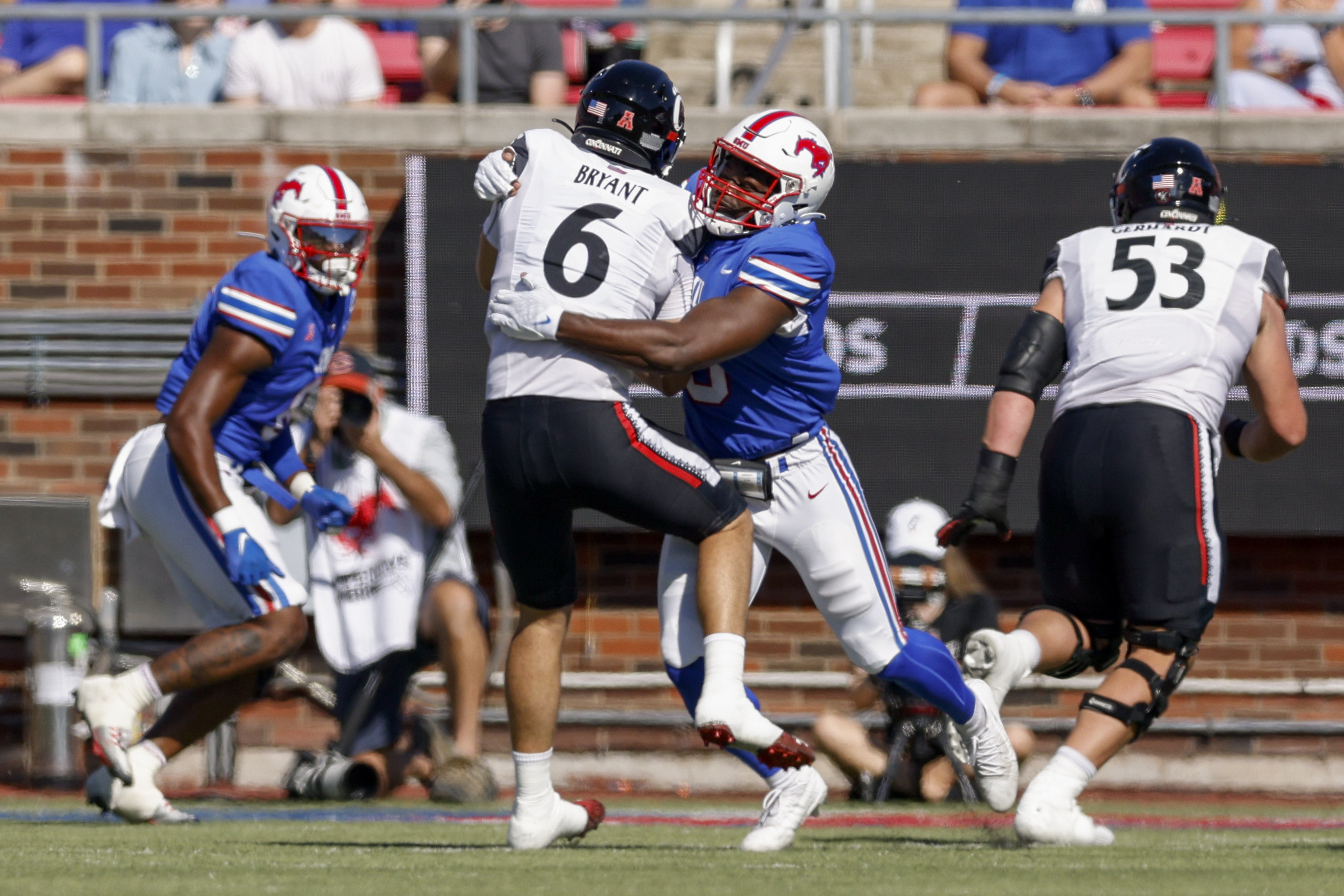 SMU-Cincinnati photos: Mustangs celebrate late TD, Preston Stone enters ...