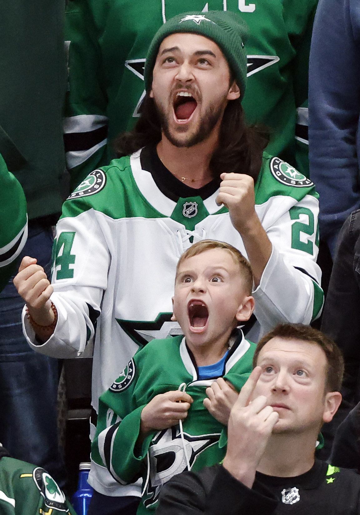 Photos: Stars close season with sixth straight win, but must wait for ...