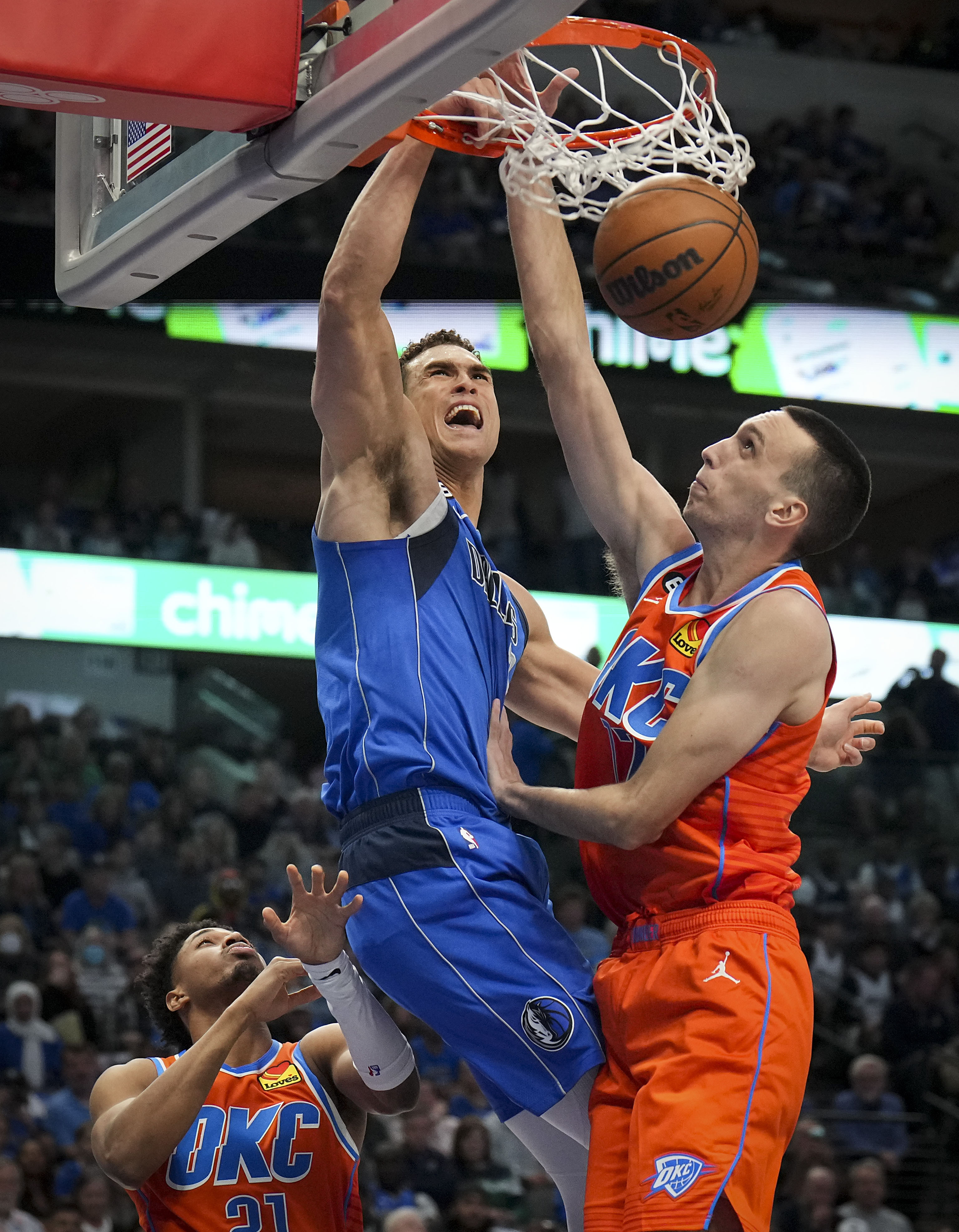 Playing spoiler: See photos from the Mavericks' OT loss vs. the Thunder