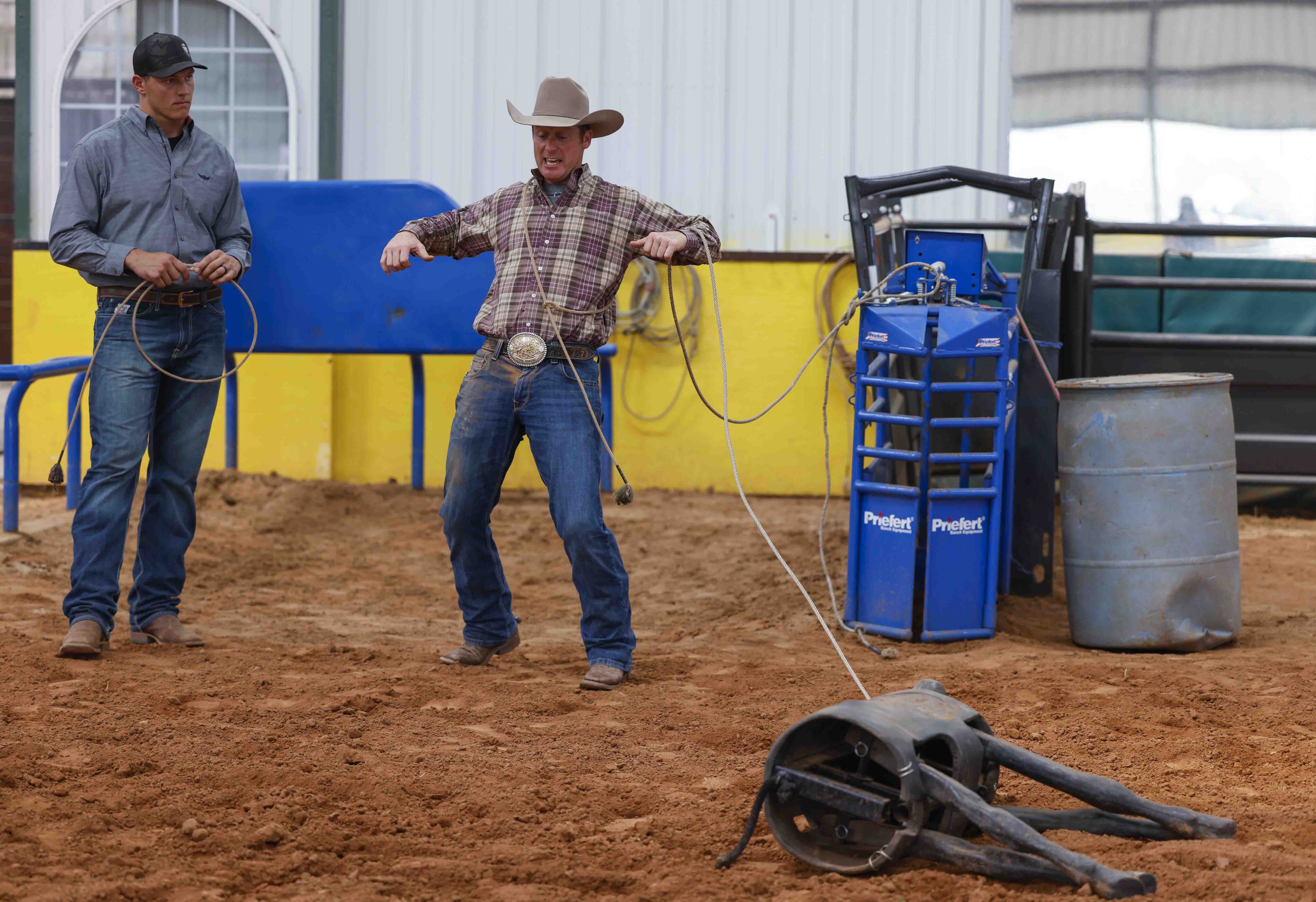 Learning the ropes! See Cowboys' LB Leighton Vander Esch work on his ...