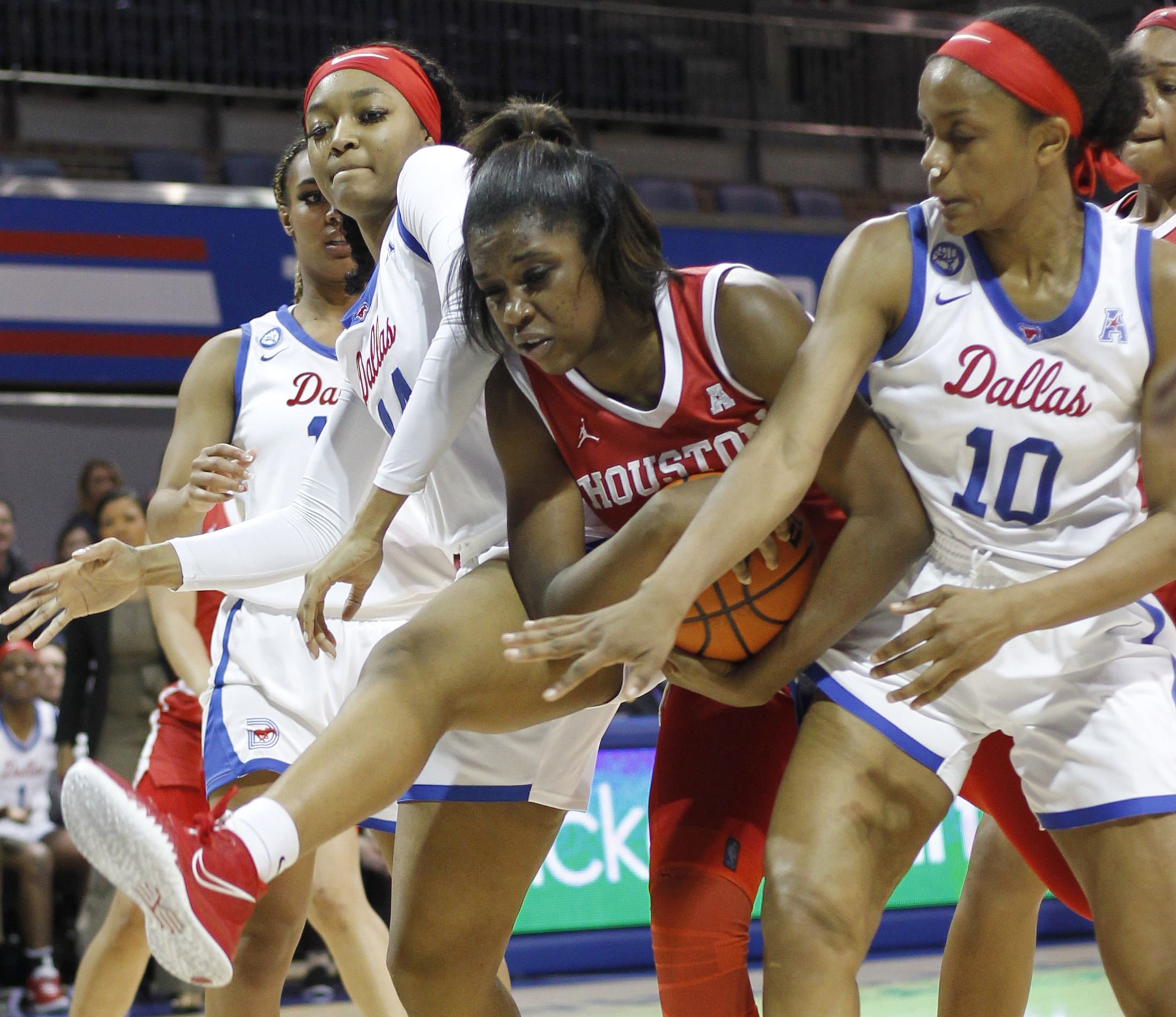 Ankle-breaker! Check out these incredible photos from SMU Women's ...