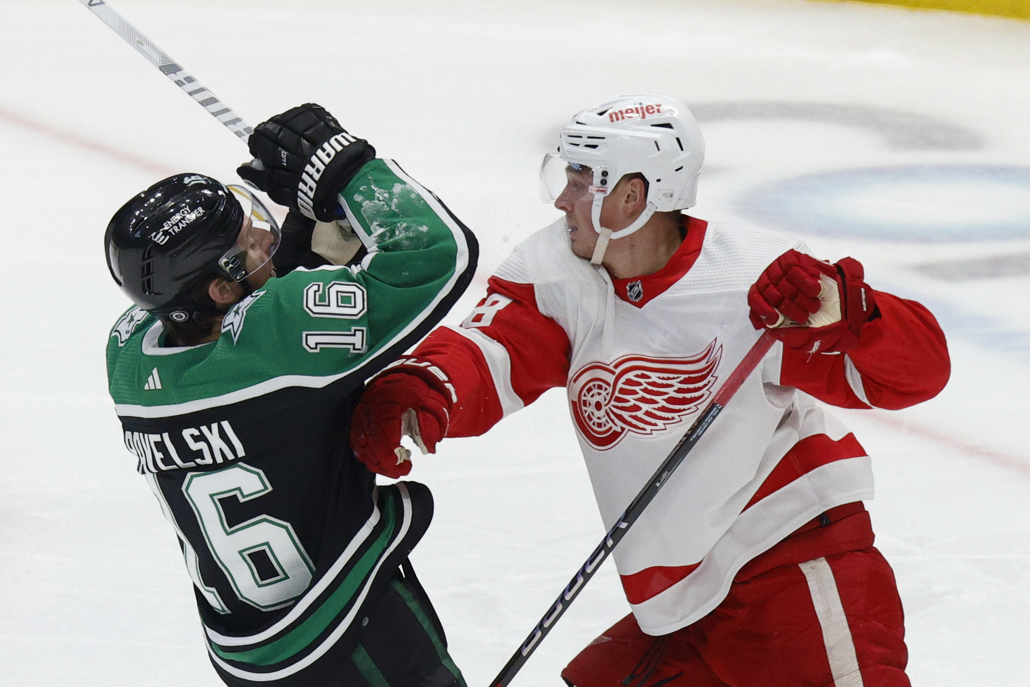 Photos: Stars win second-straight OT thriller, knock off Red Wings