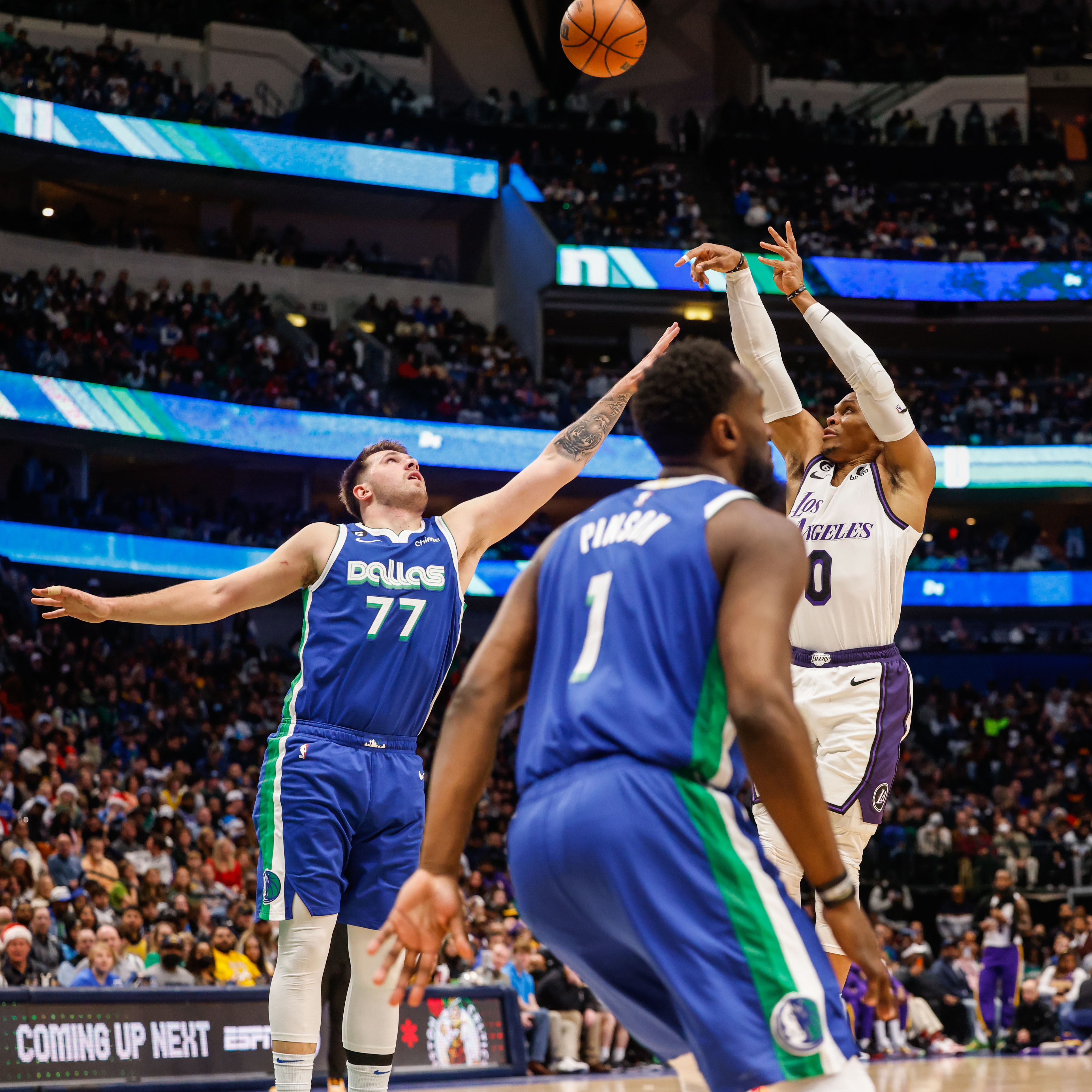 Photos: Mavericks outduel LeBron James’ Lakers on historic Christmas ...