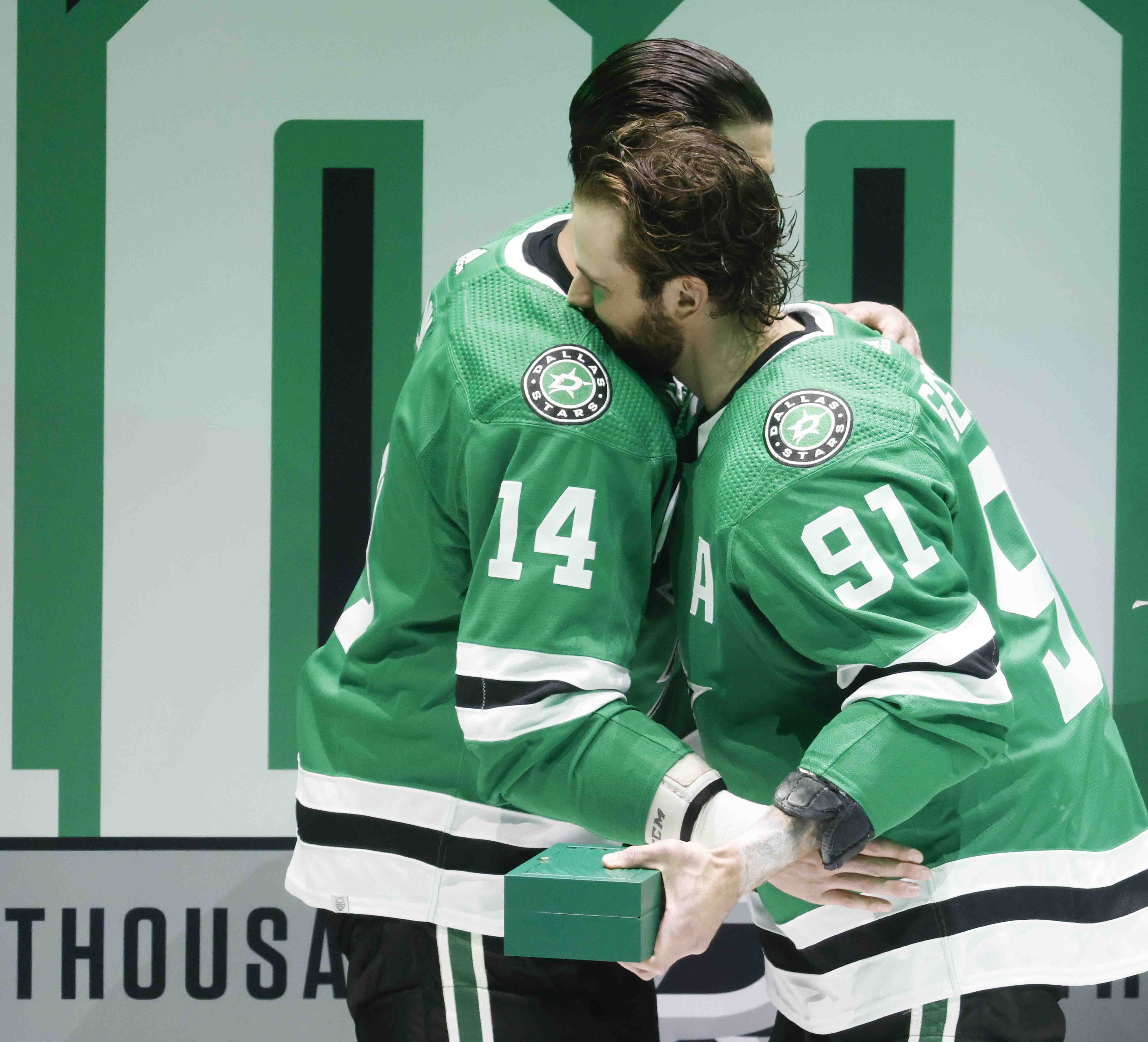 O Captain: Stars honor Jamie Benn's 1,000th career game with customary ...
